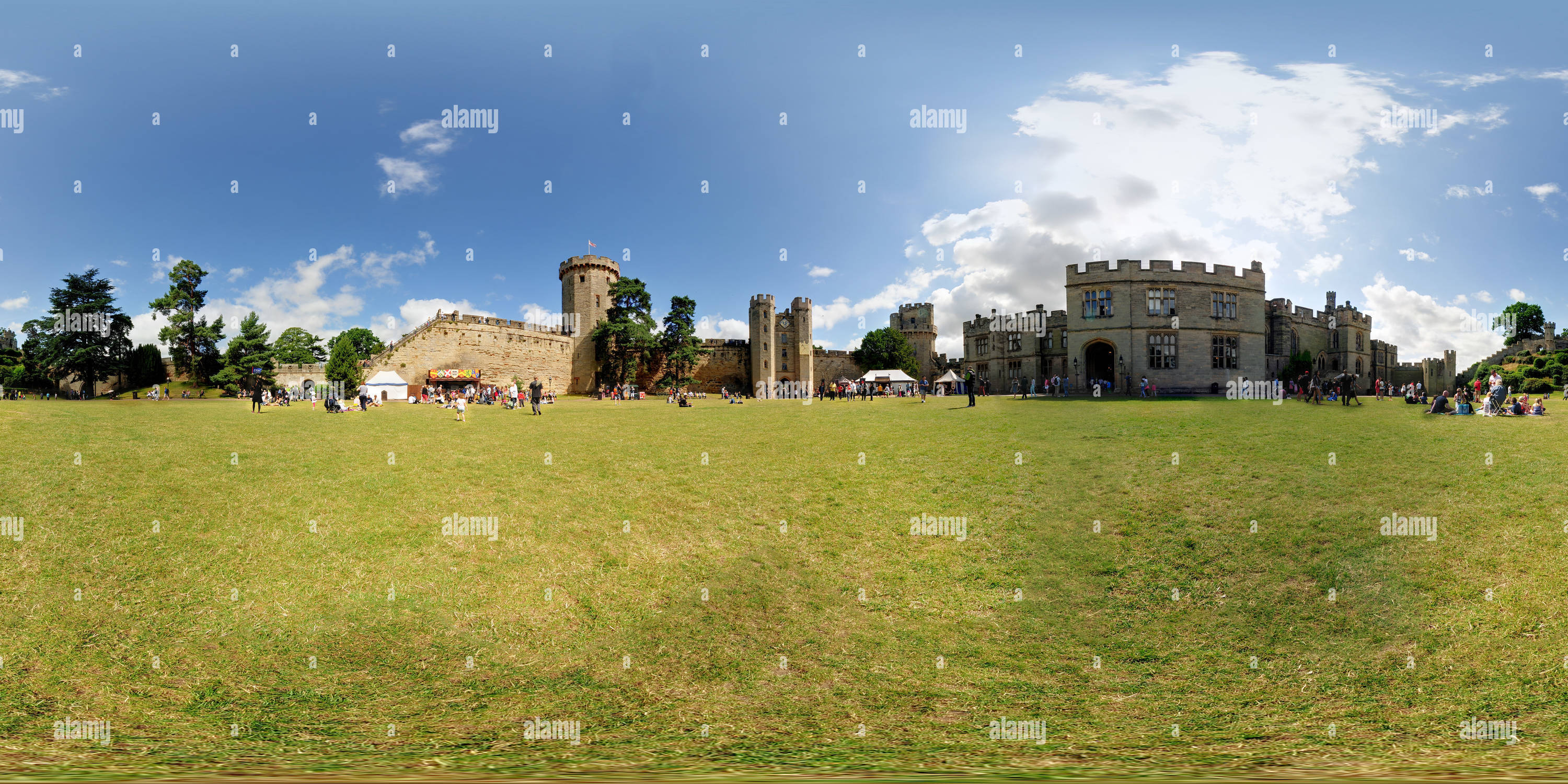 360° view of Courtyard at Warwick Castle - Alamy