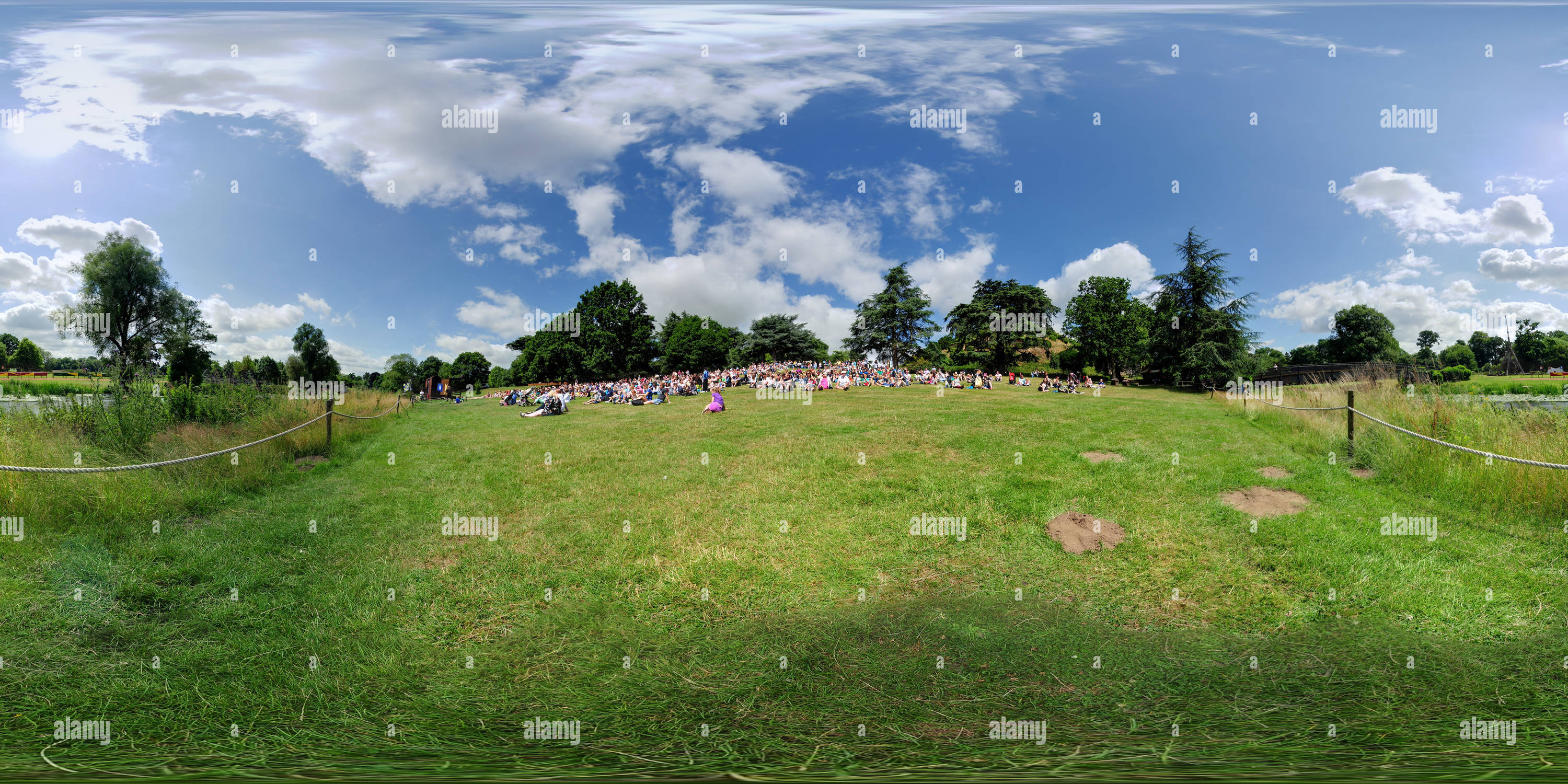360° view of Riverside at Warwick Castle - Alamy