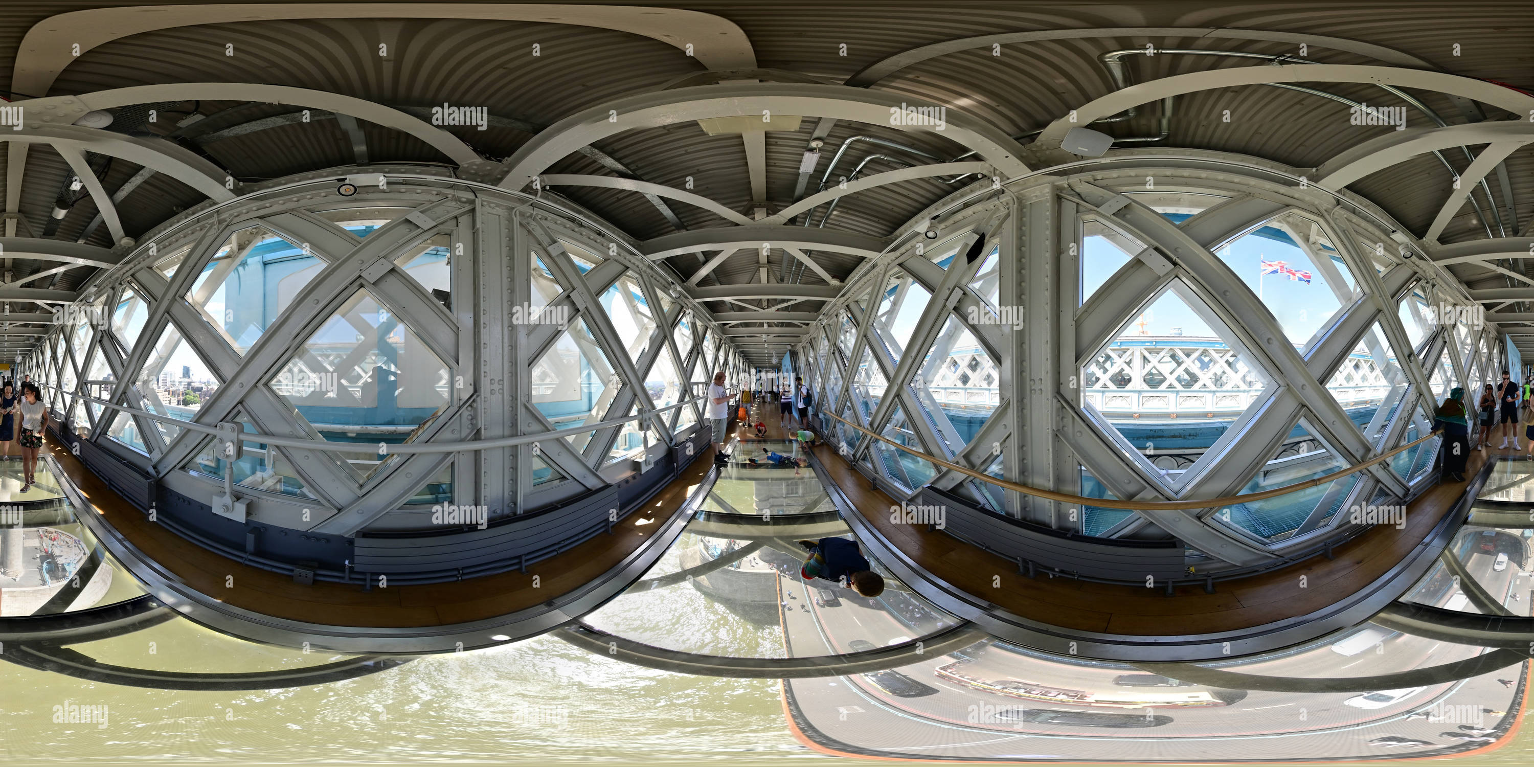 360° view of Tower Bridge Glass Floor - Alamy