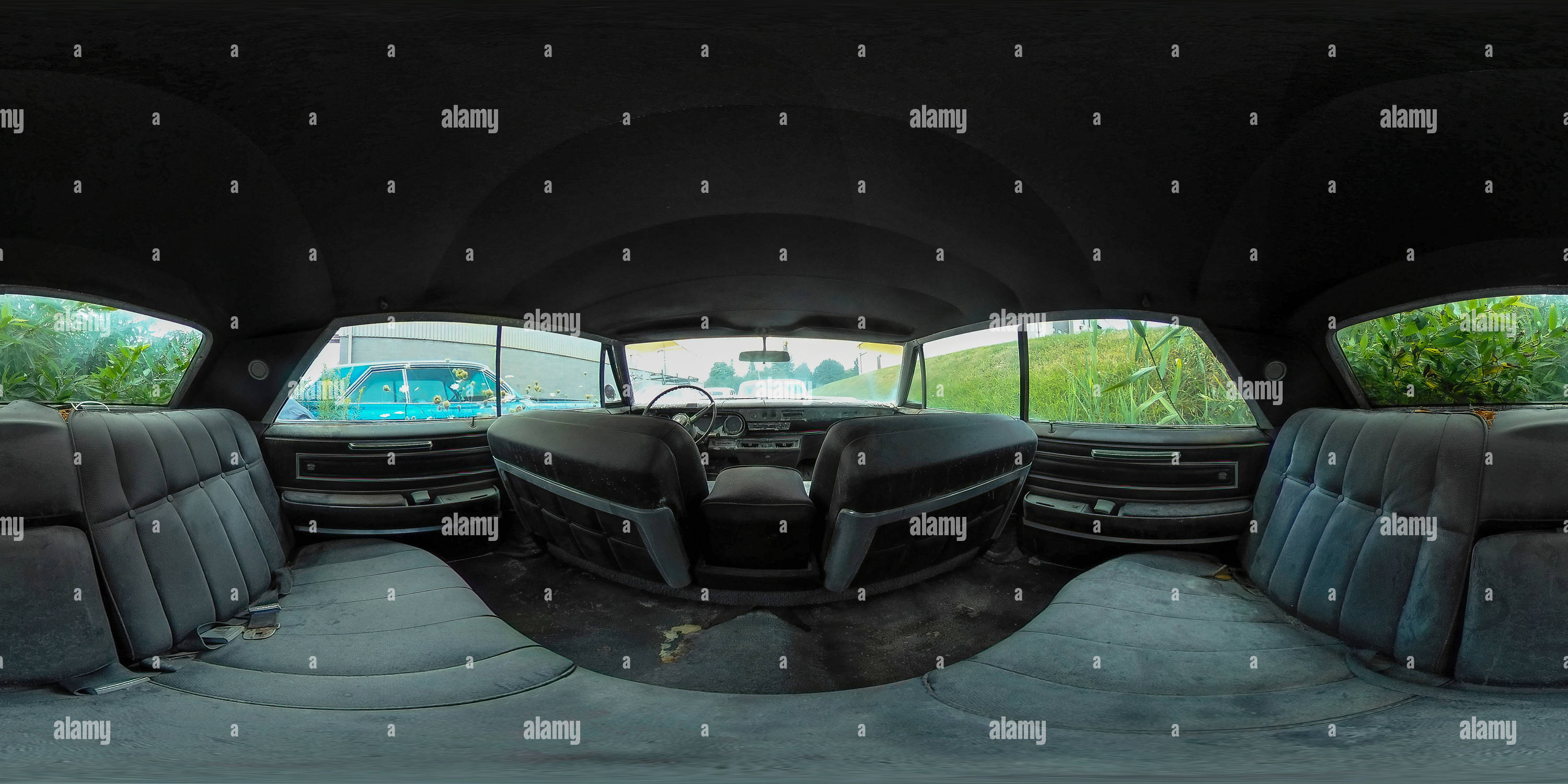 360° view of Vintage Junk Cadillac DeVille (?) approx. 1968 - Alamy