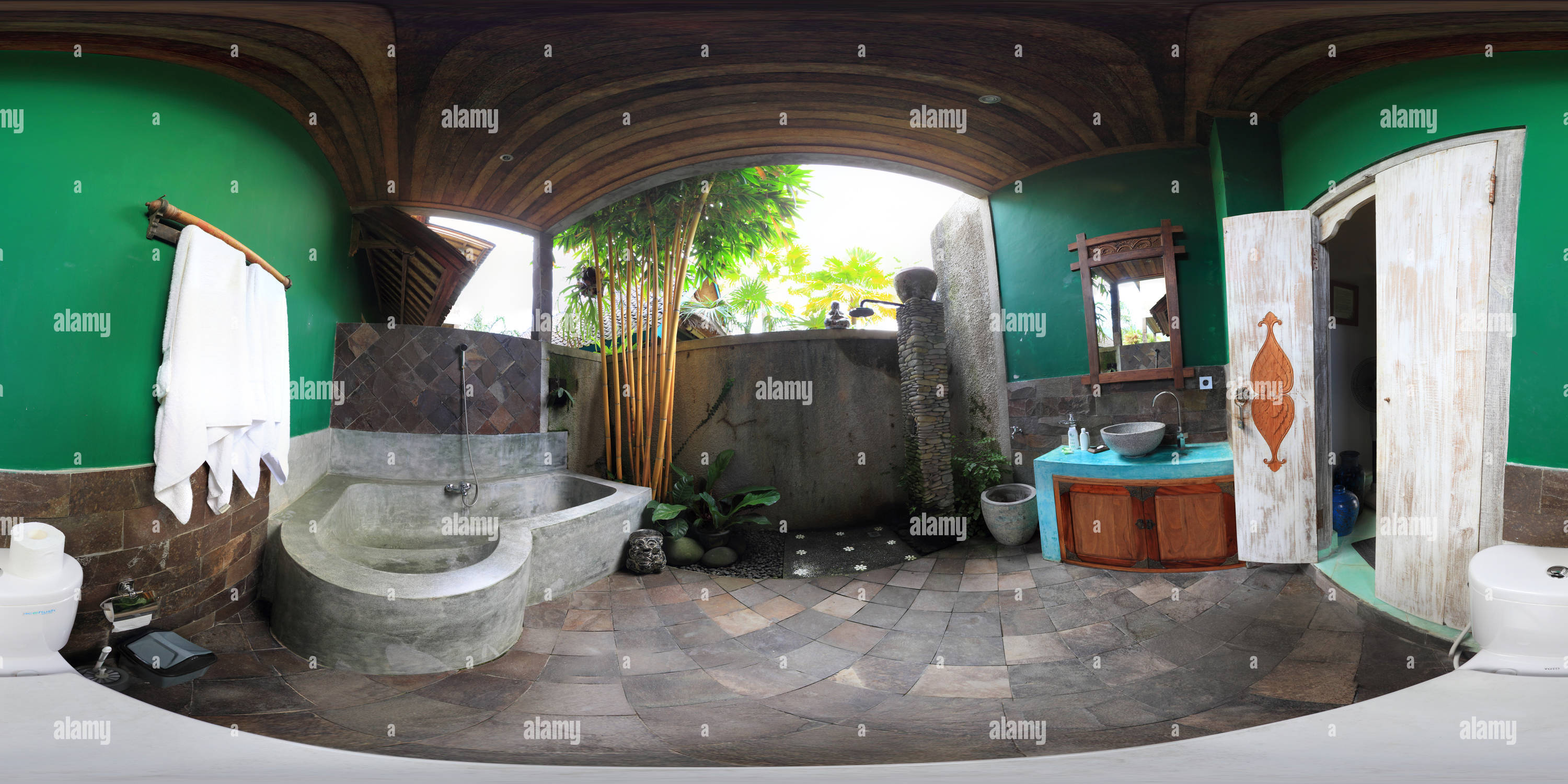 360° view of Open air bathroom in Sidemen - Alamy