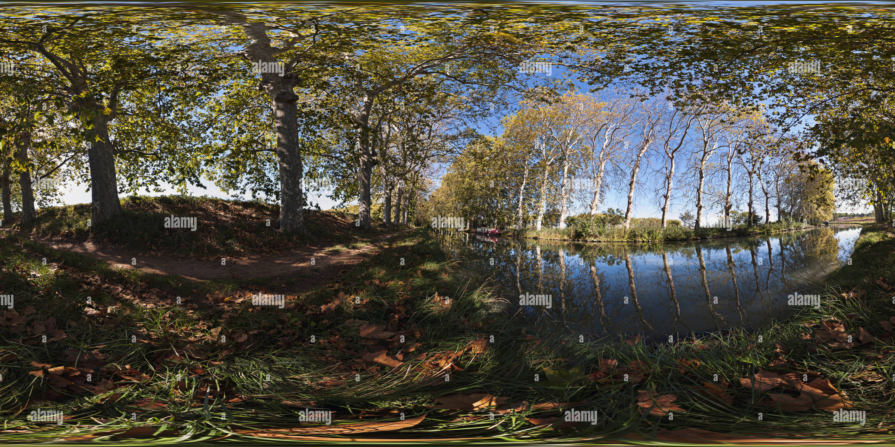 360° view of Canal du Midi - Pigasse - Alamy