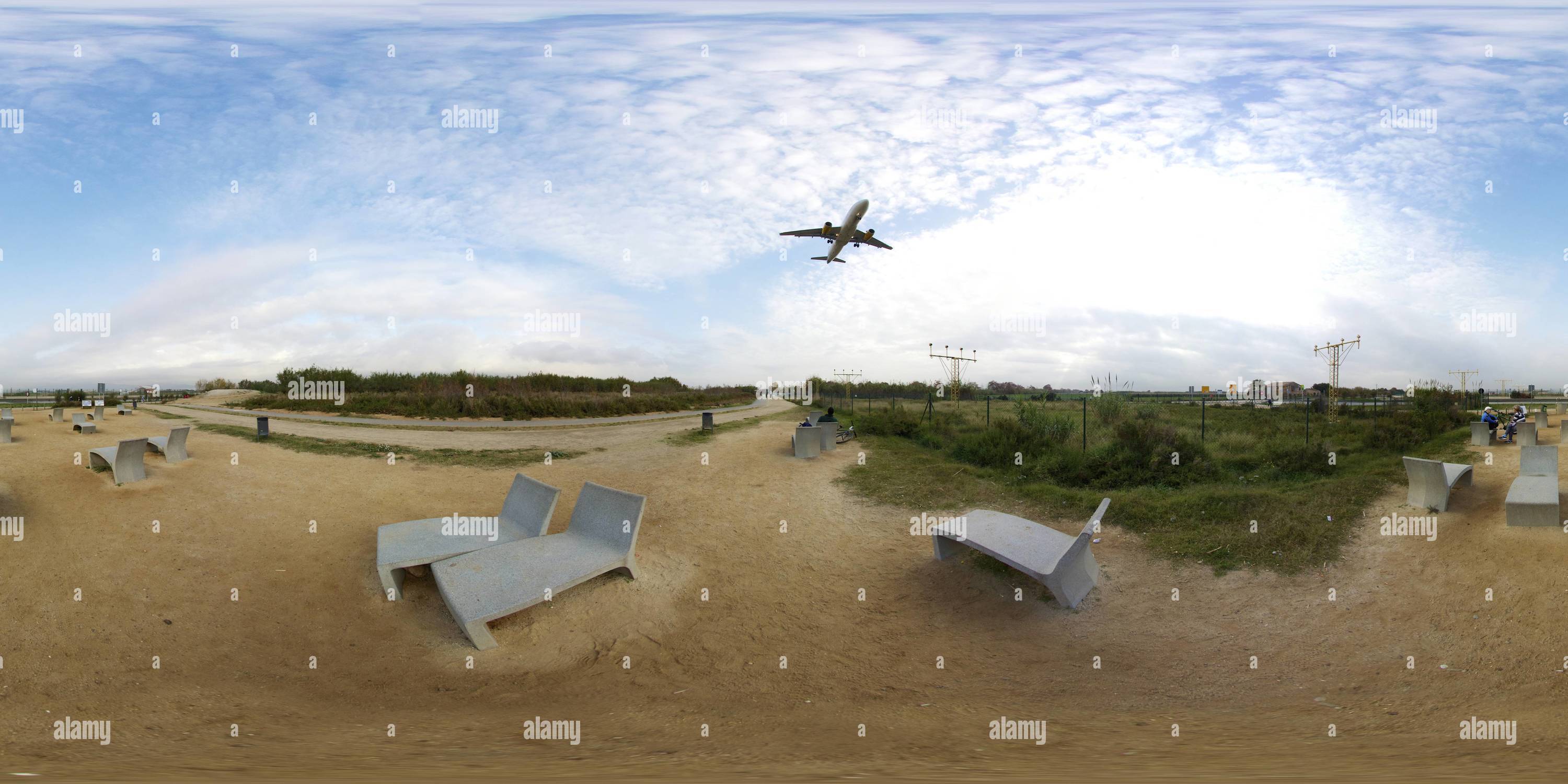 360° view of Plane landing at El Prat Barcelona - Alamy