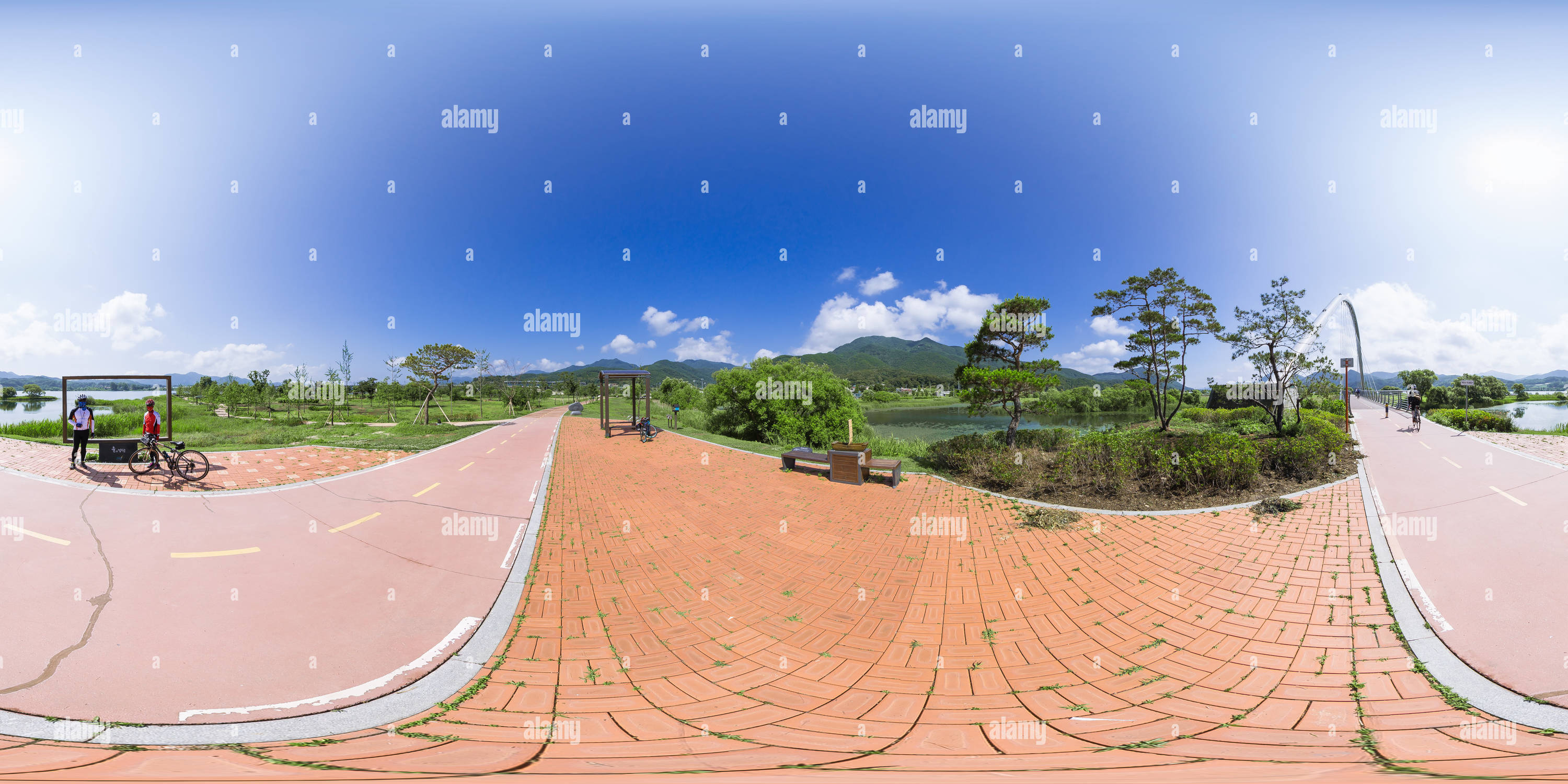 360° view of North Han River Bicycle Path water garden - Alamy