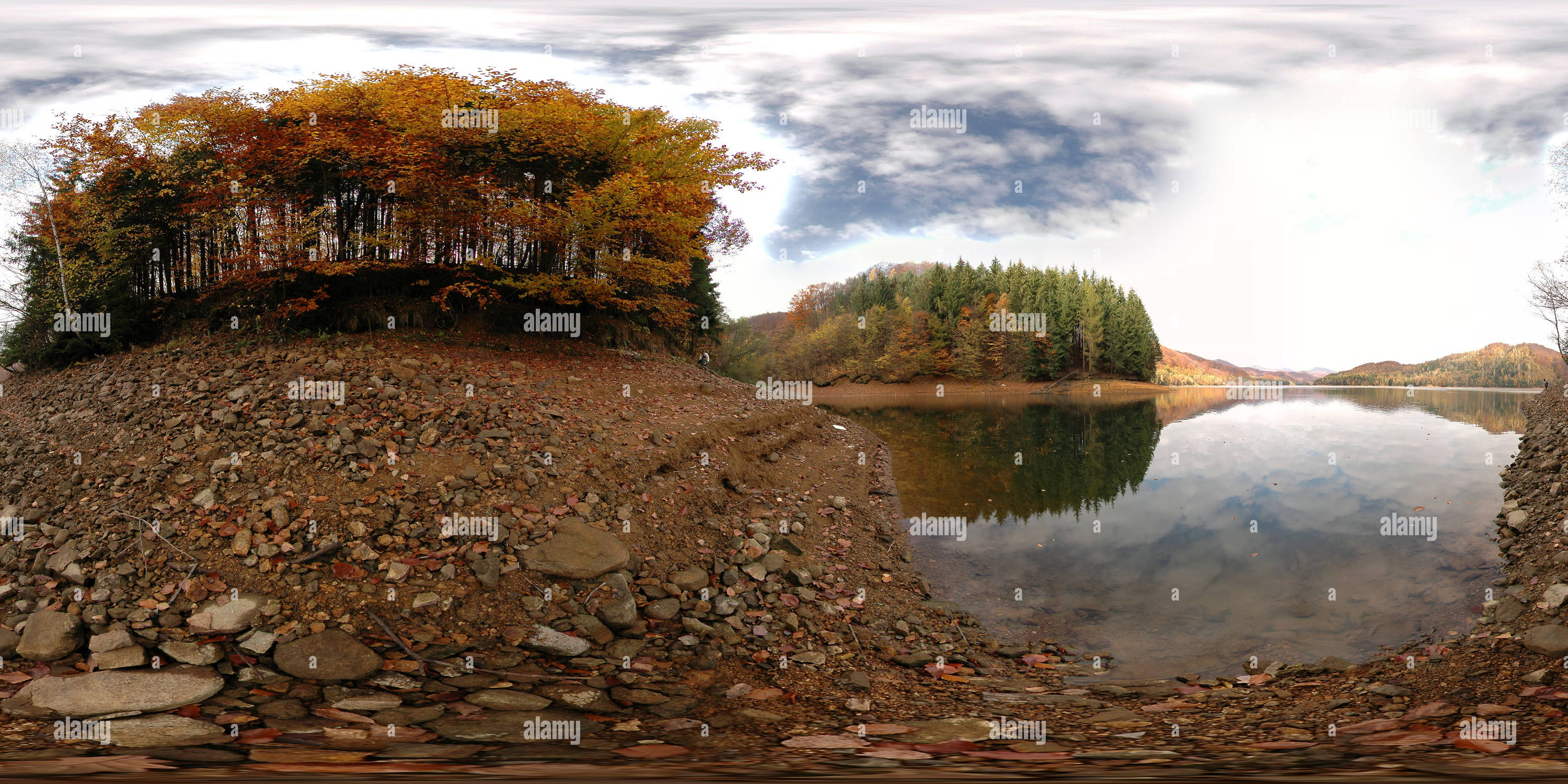360° view of Firiza Lake, Baia Mare, Romania - Alamy