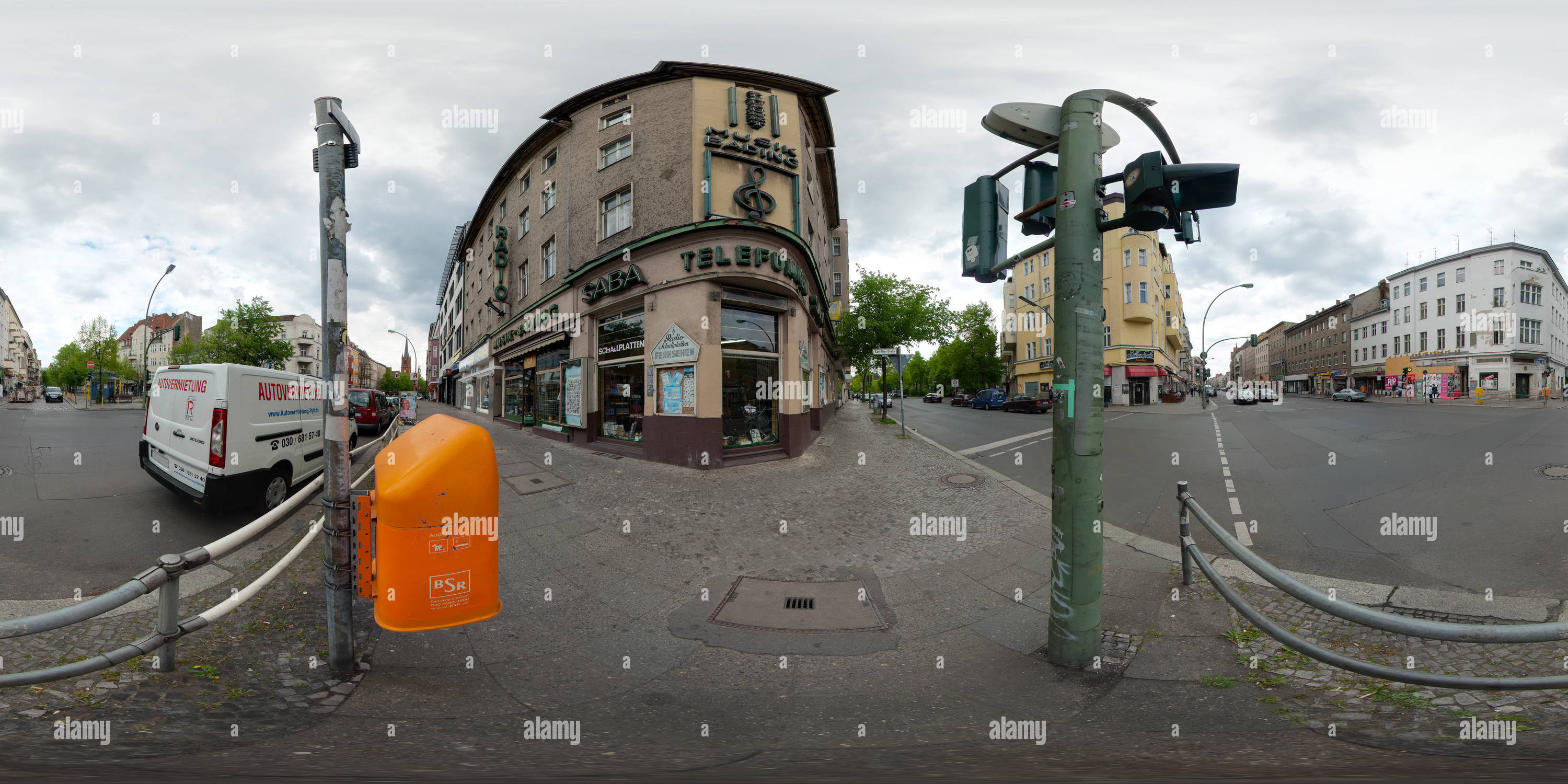 360° view of Musik Bading in Neukölln - Alamy