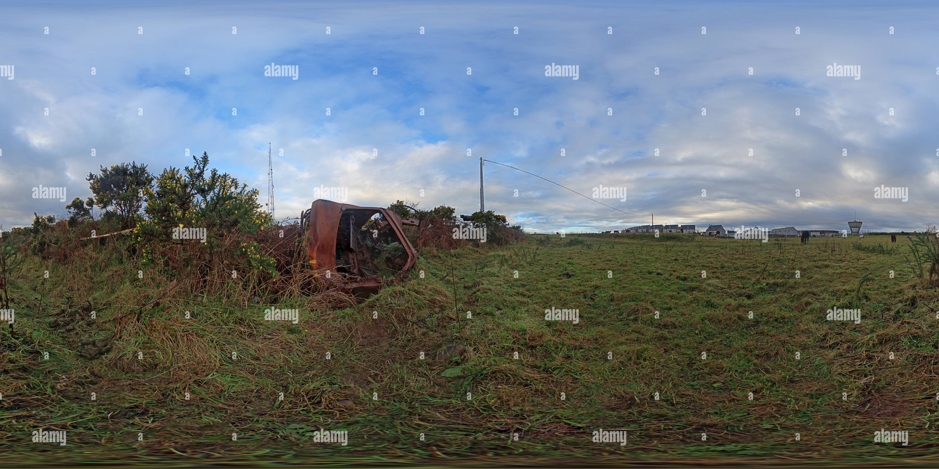 360° view of Rusty car 2 - Alamy