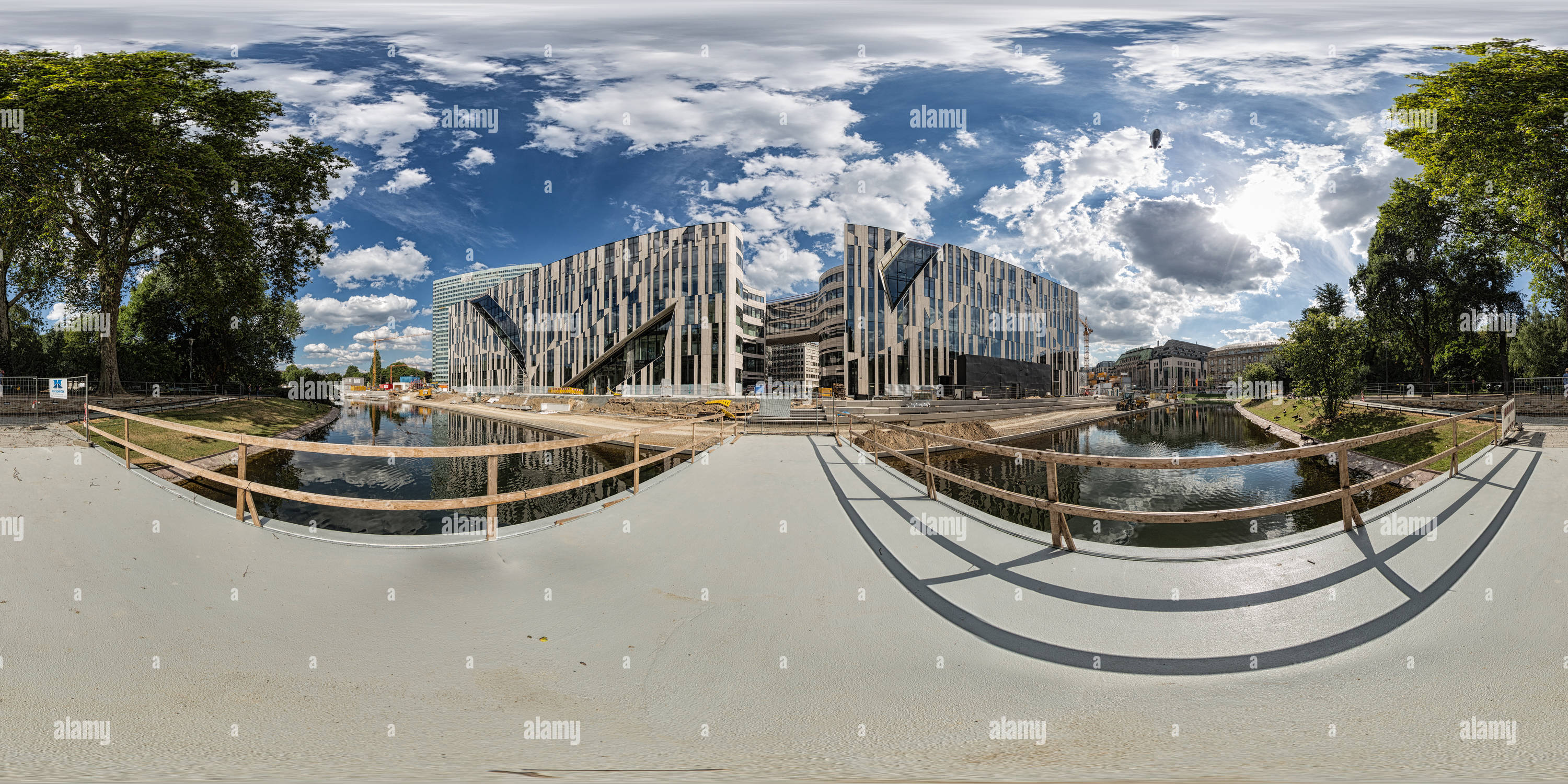 360° view of Libeskind Building Duesseldorf - Alamy