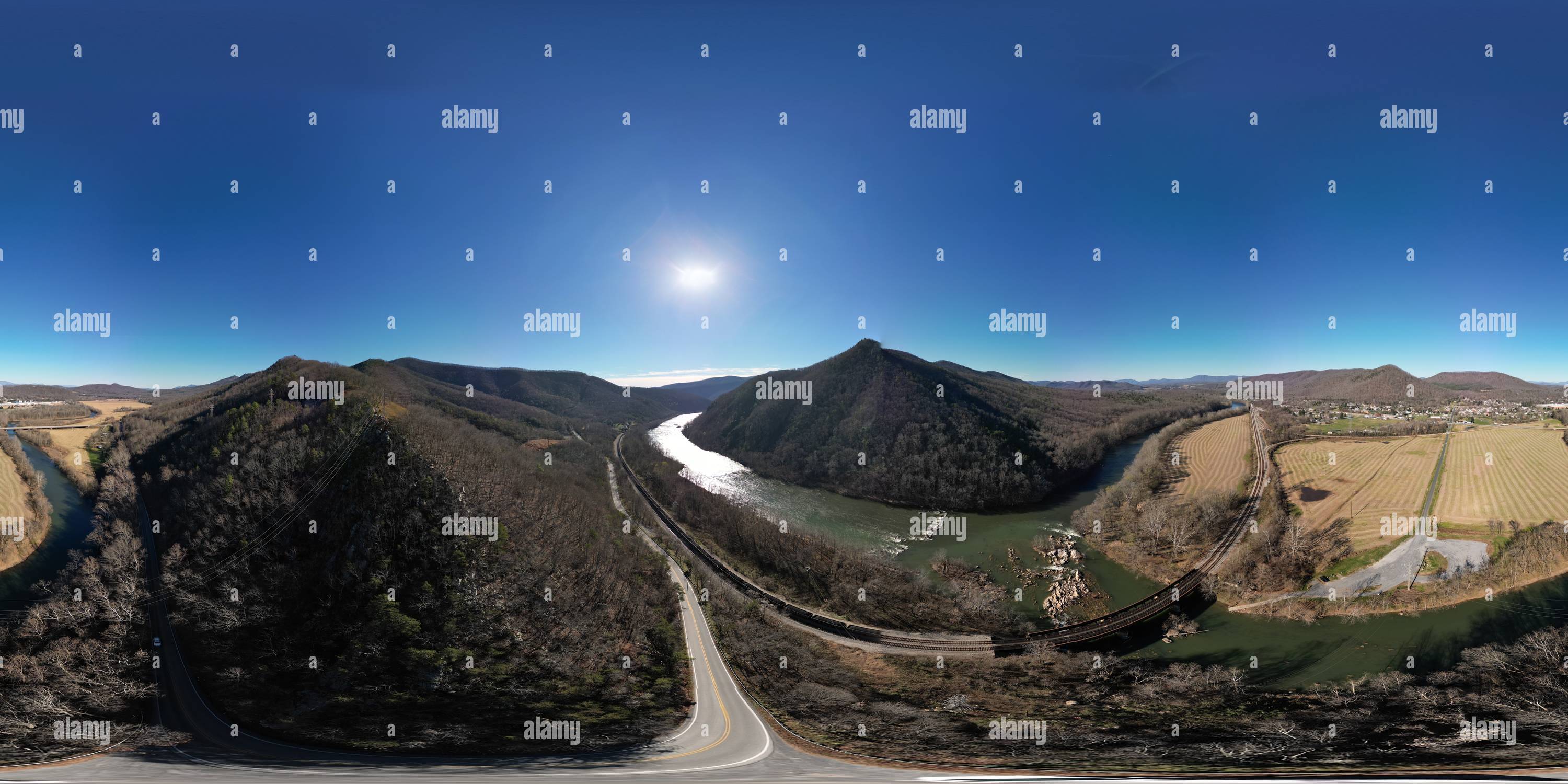 360° view of Above the river in Virginia mountainside - Alamy