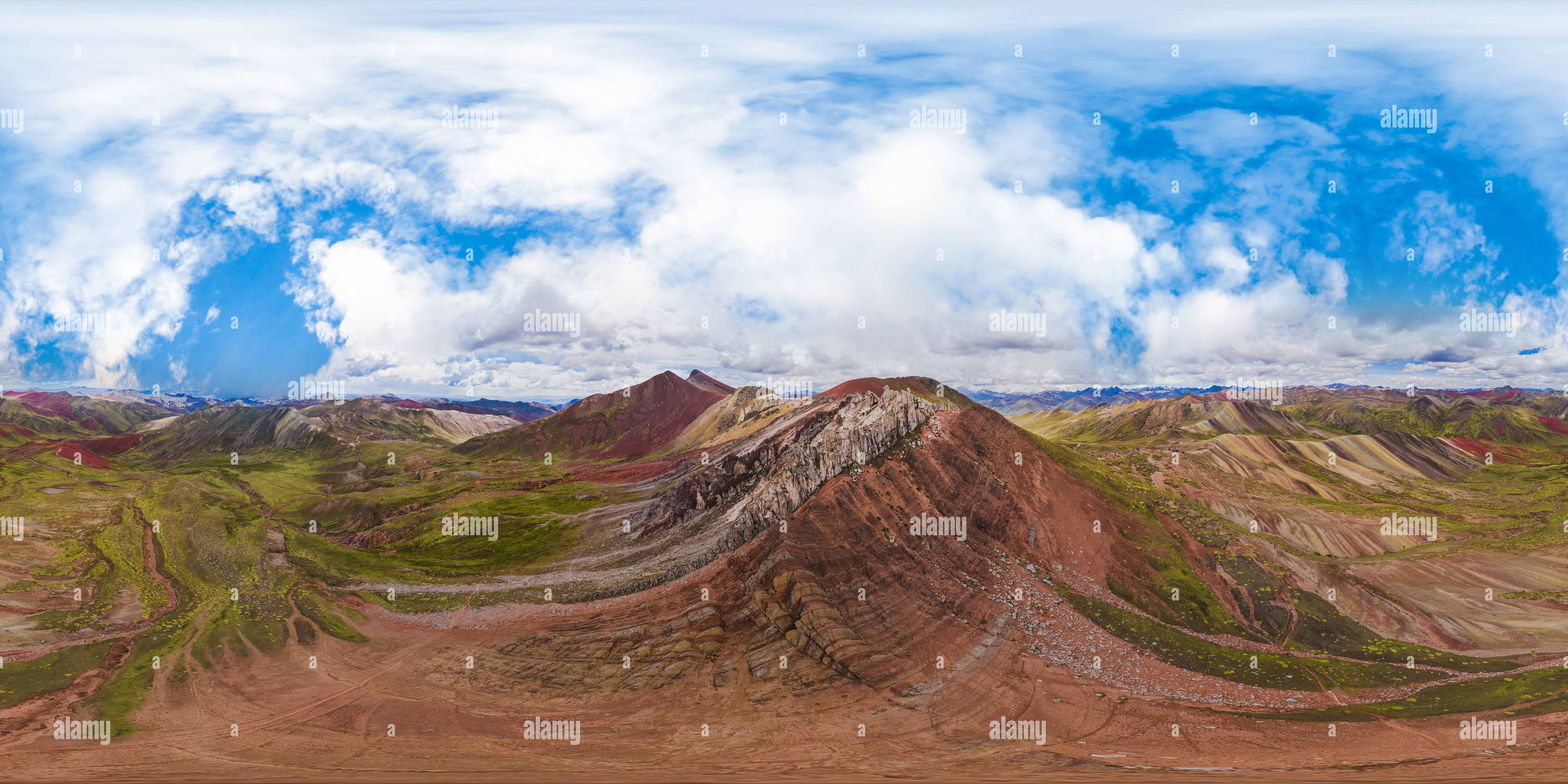 360° view of Montaña de los 7 Colores - Alamy