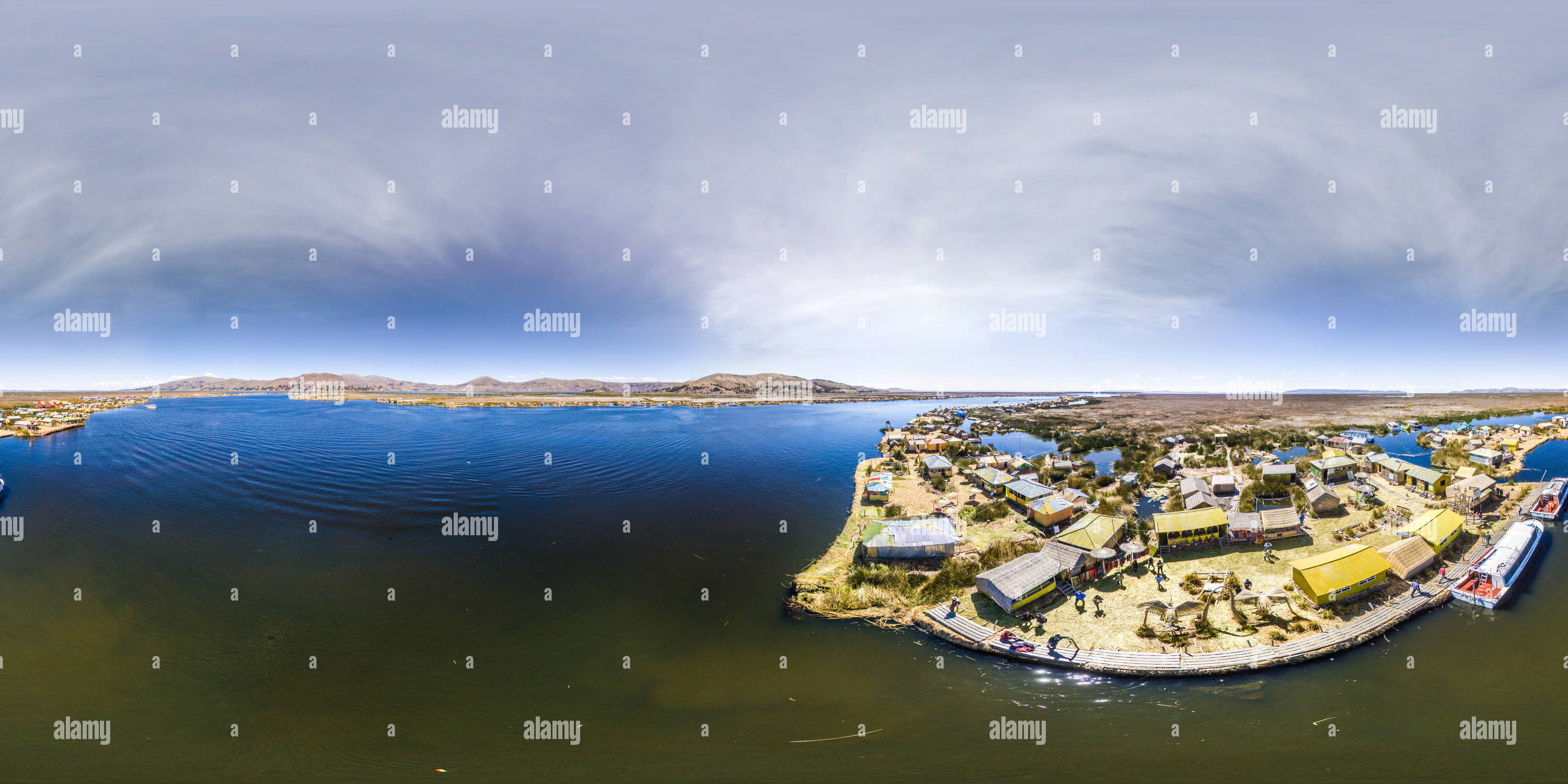 360° view of Islas flotantes de los uros - Alamy