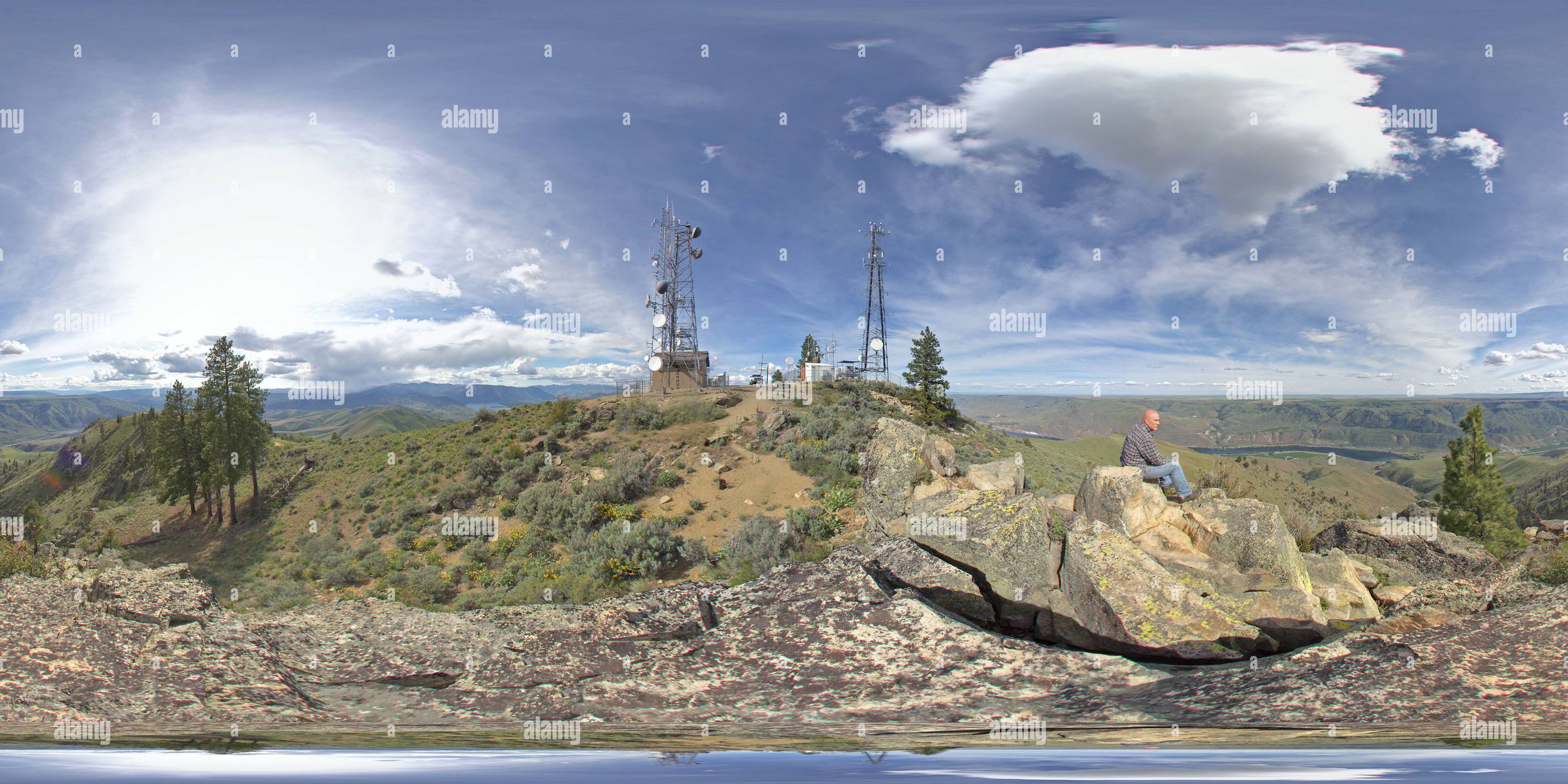 360° view of Chelan Butte with photographer - Alamy