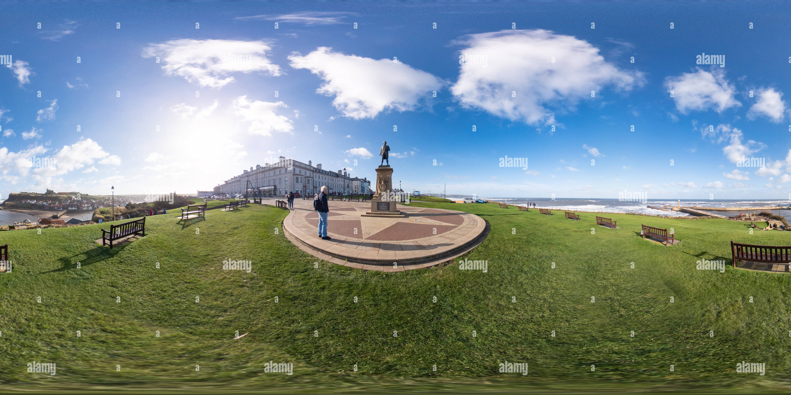 360° view of Captain Cook Memorial Statue in Whitby - Alamy