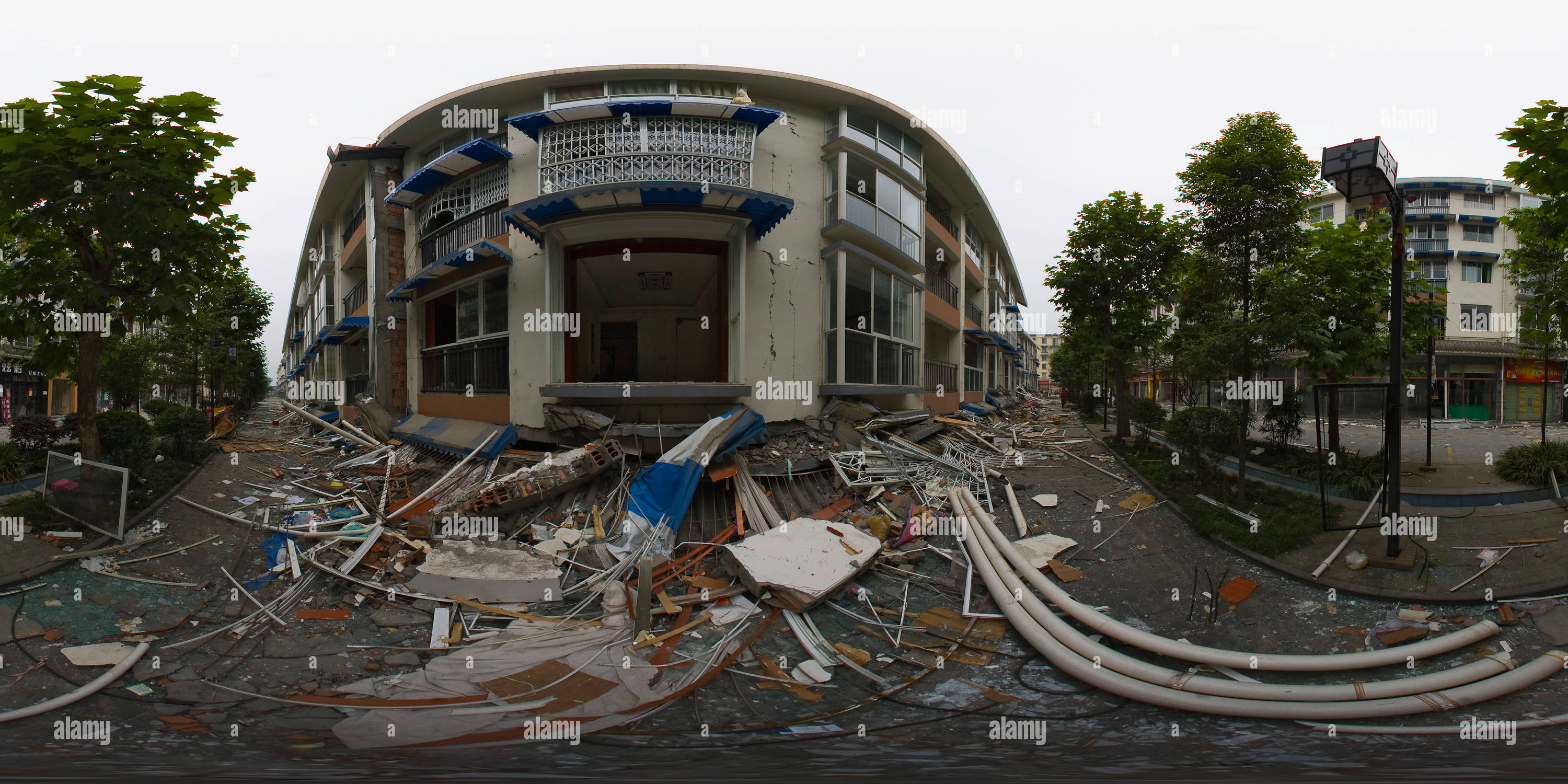 360° view of Chengdu Dujiang weirs 512 Wenchuan earthquake scene-5 - Alamy