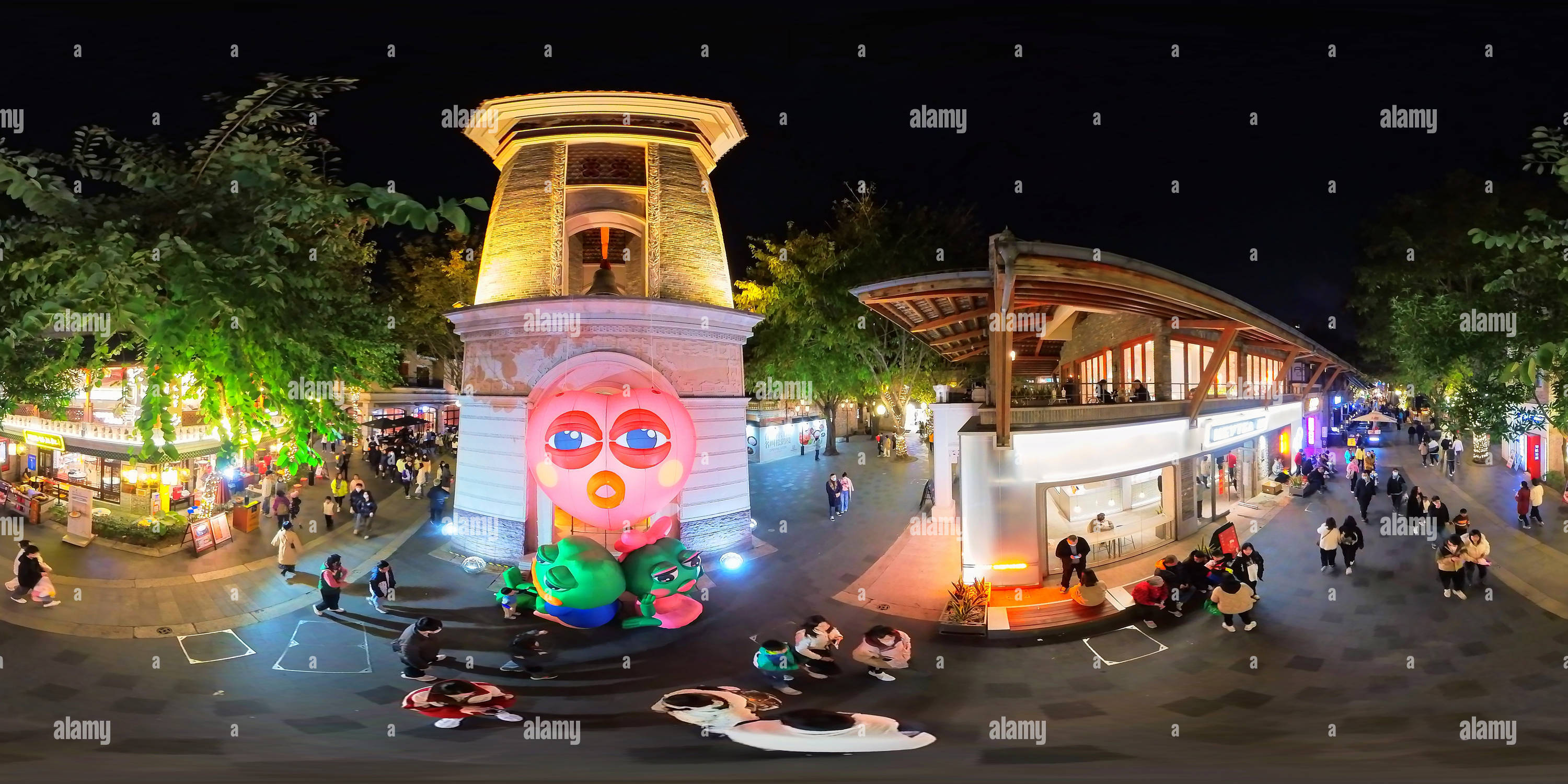 360° view of Foshan Lingnan World Clock Tower 佛山岭南天地钟楼 - Alamy