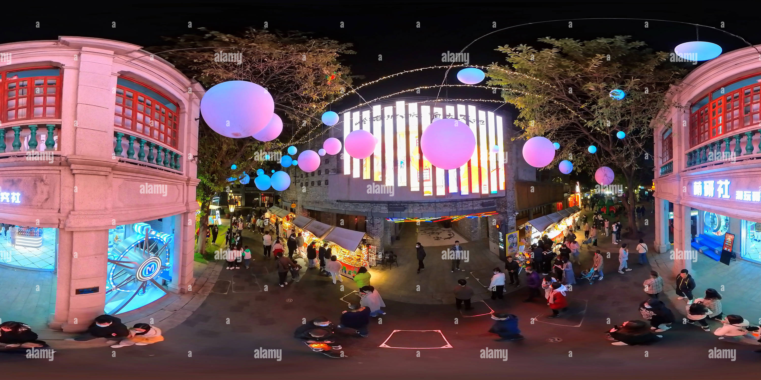 360° view of Night view of Lingnan World in Foshan 佛山岭南天地夜景 - Alamy