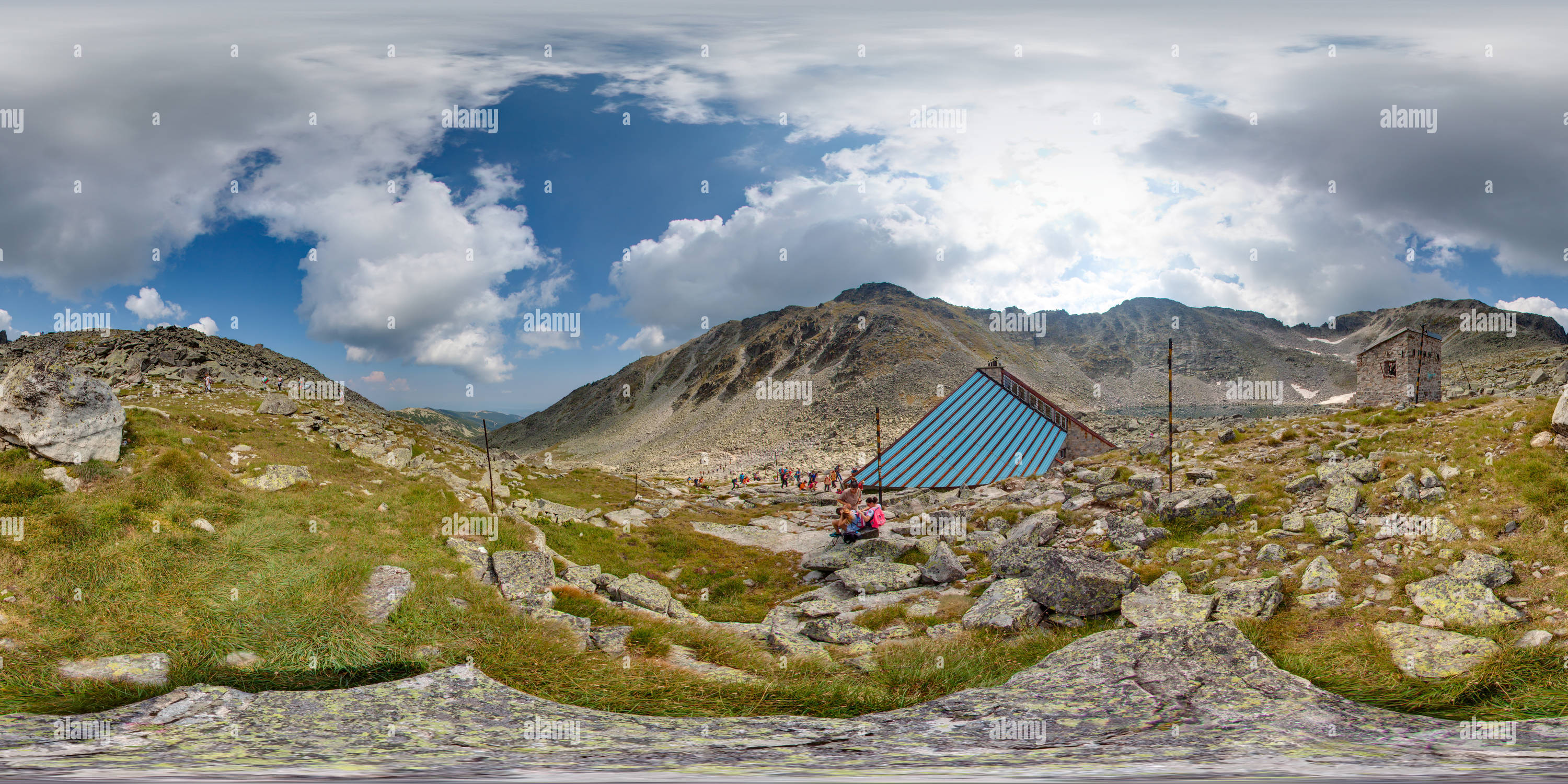 360° view of Rila National Park - Chalet Ledenoto Ezero - Alamy