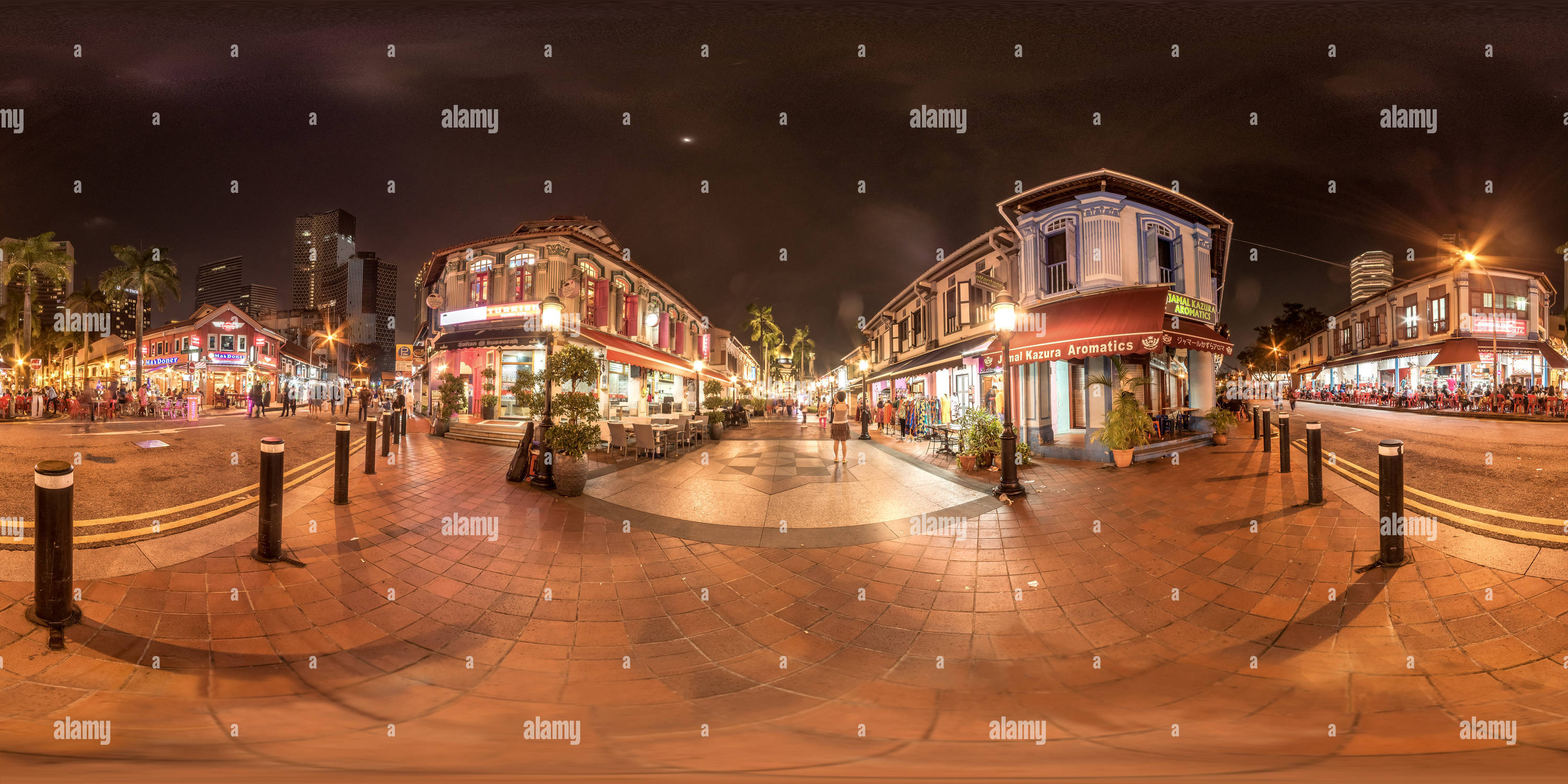 360° view of Nighttime view of the Sultan Mosque, Singapore - Alamy