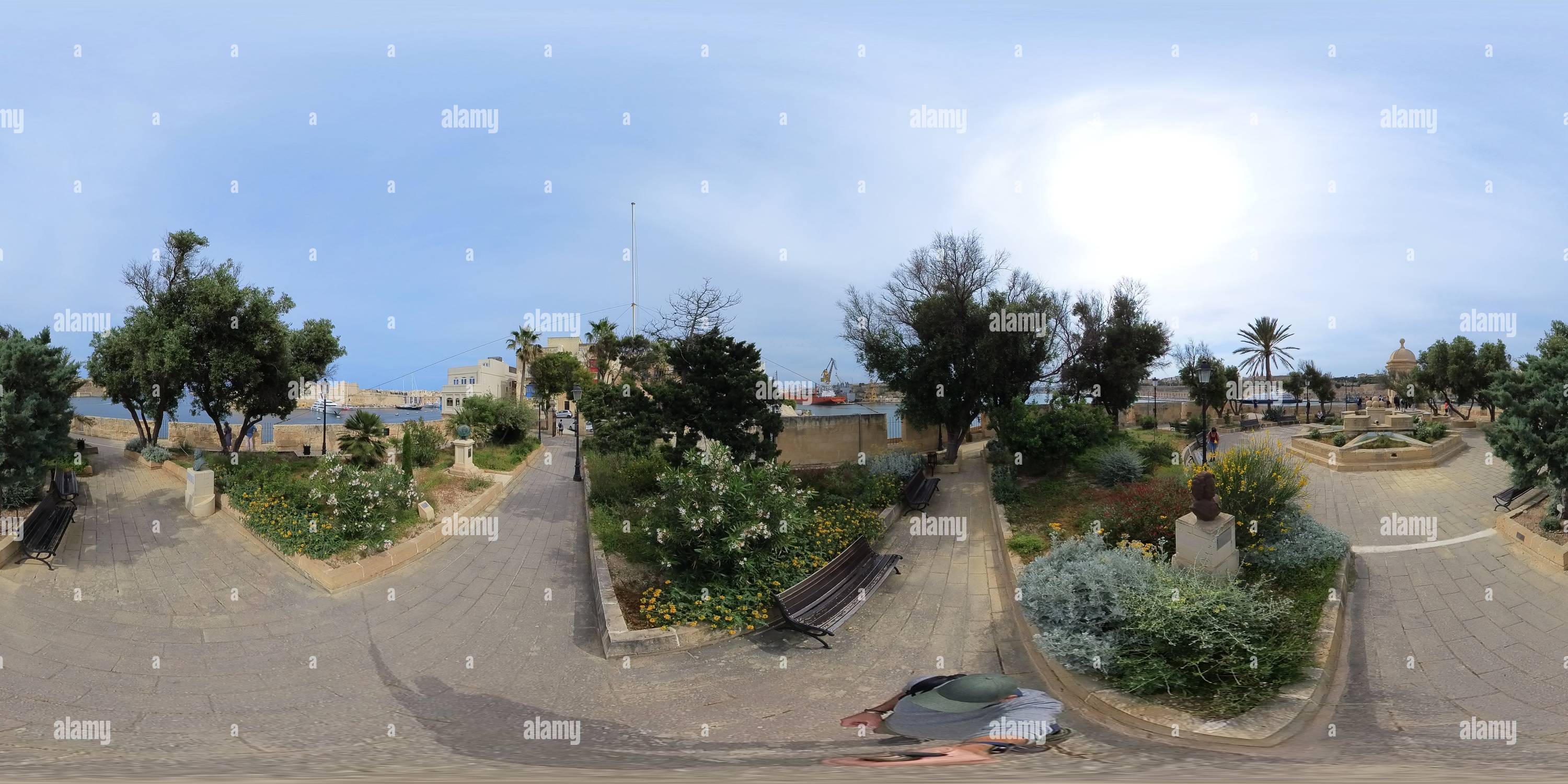 Gardjola garden hi-res stock photography and images - Alamy