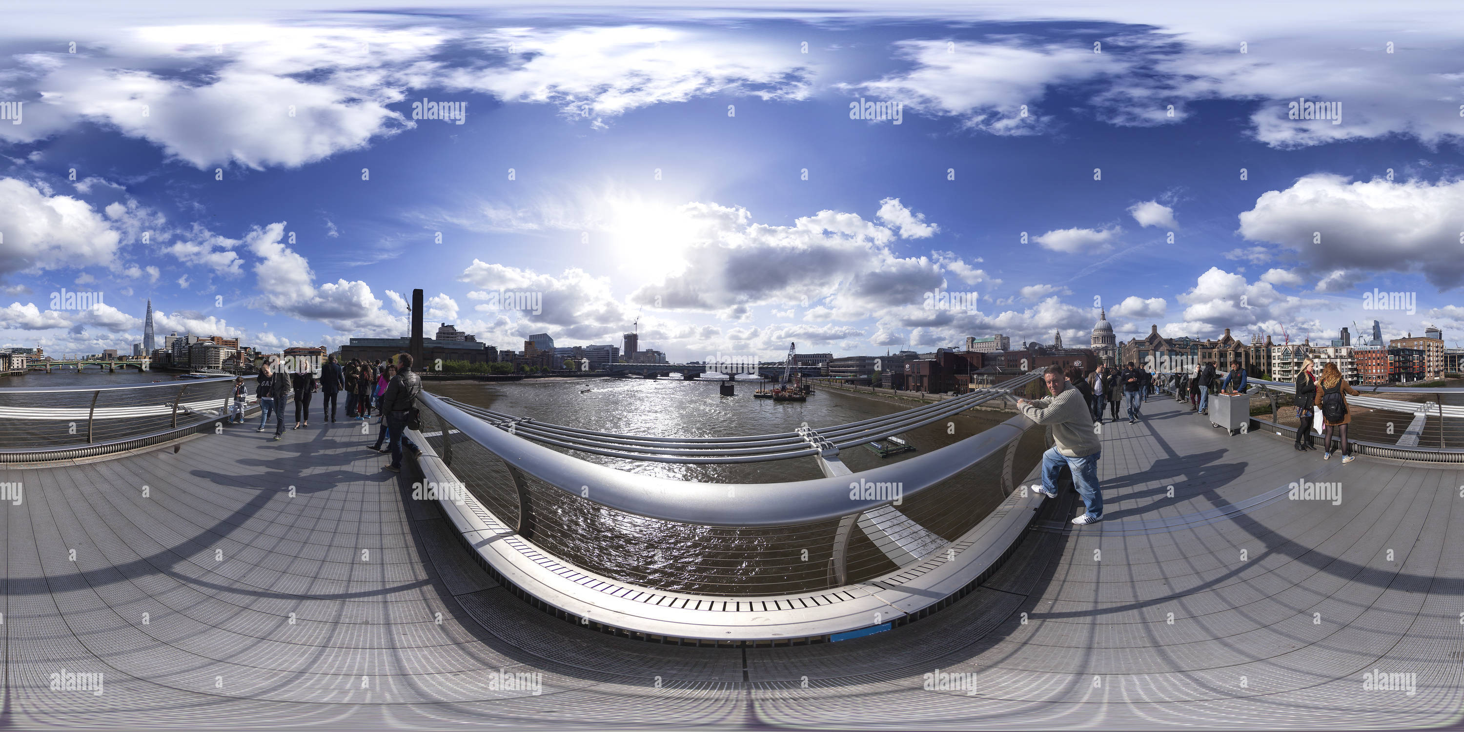 360° view of Millennium Bridge - London - Alamy
