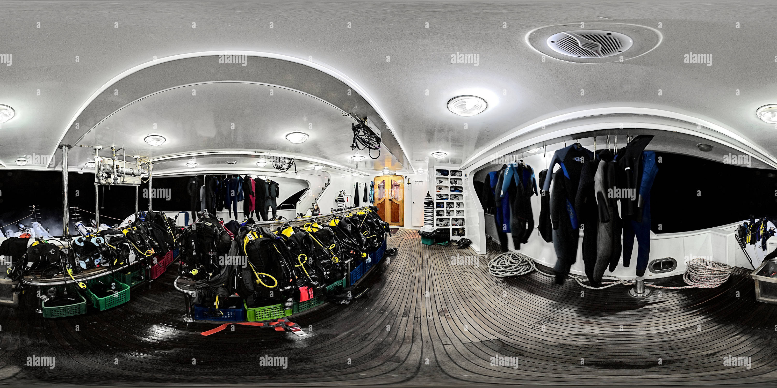 360° view of Divedeck at night - Alamy