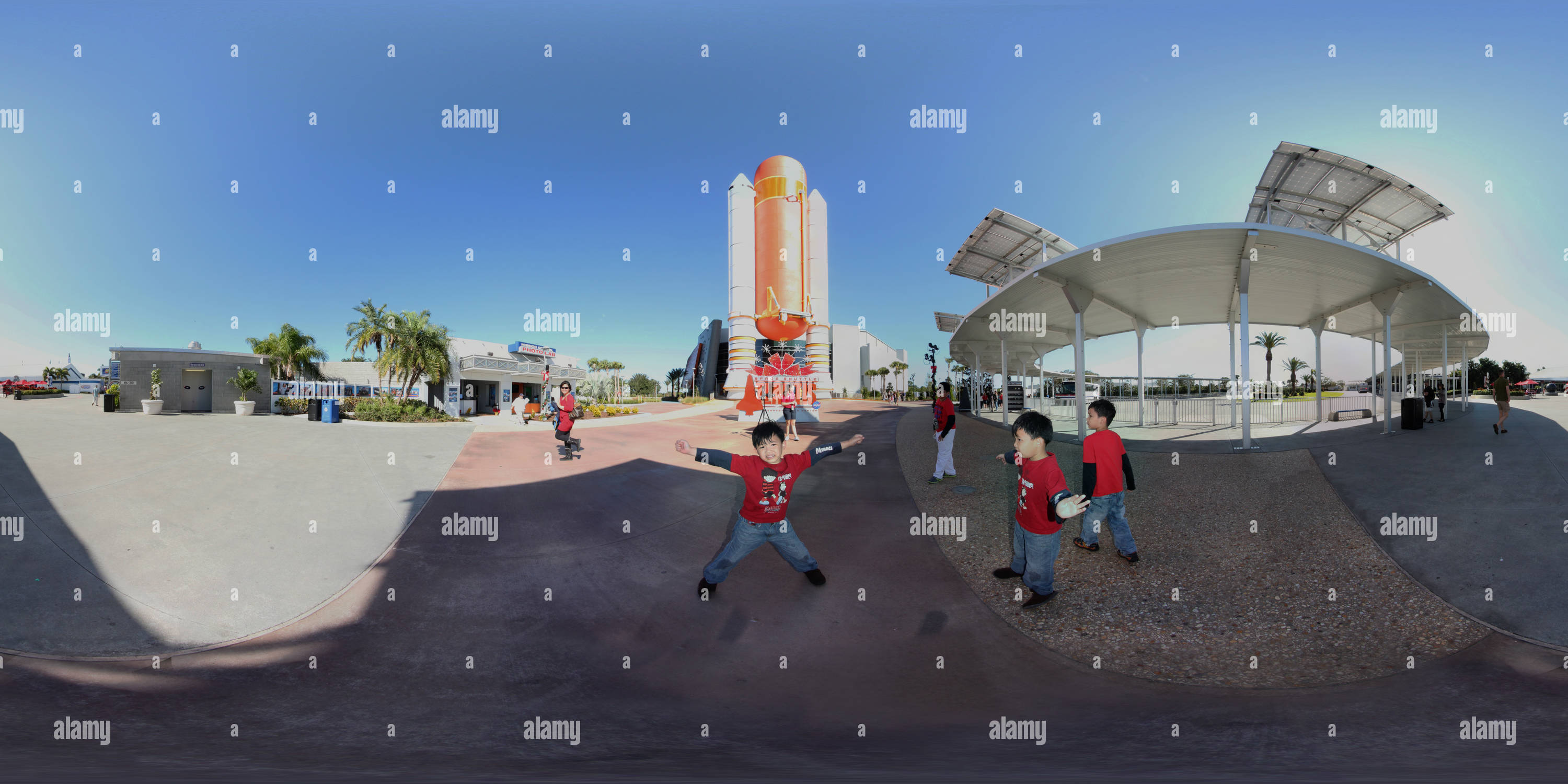 360° view of Space Shuttle Atlantis Rocket Booster - Alamy