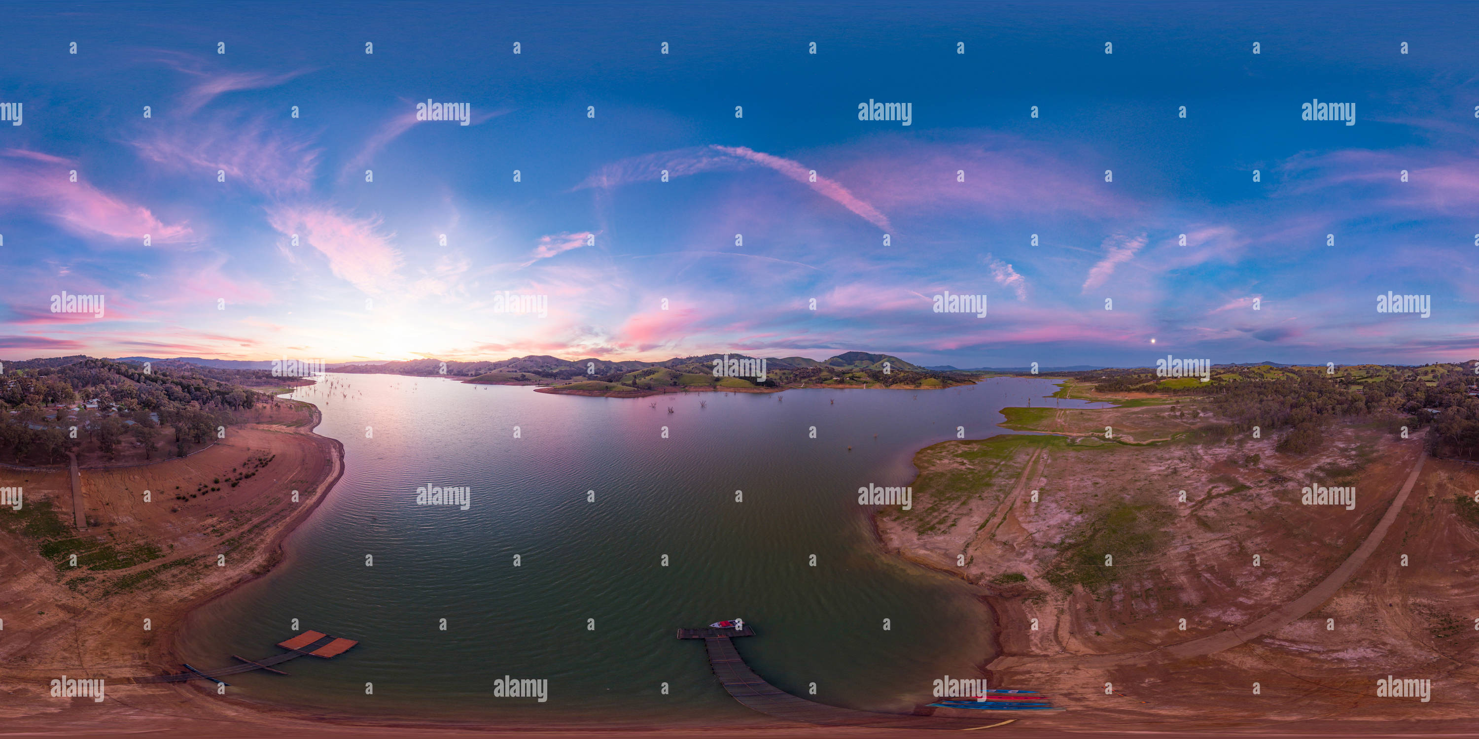 360° view of Lake Eildon Sunset - Alamy
