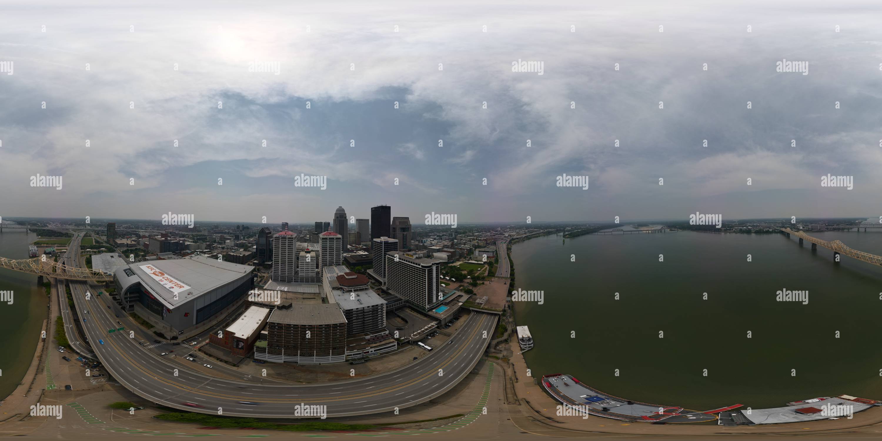 360° view of Aerial along the Ohio River in Louisville, KY - Alamy
