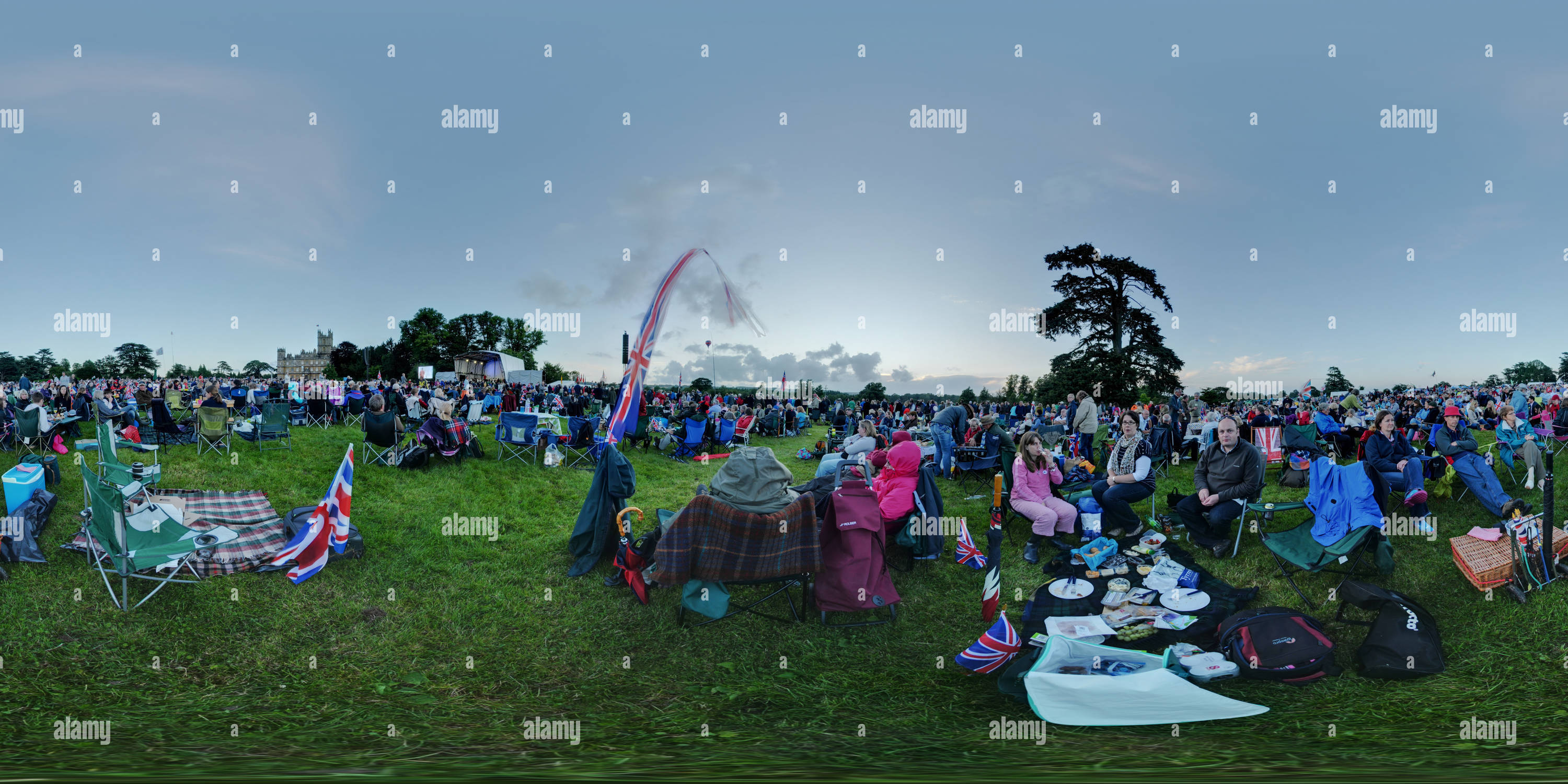 360° view of Highclere Castle Battle Proms - In the crowd - Alamy