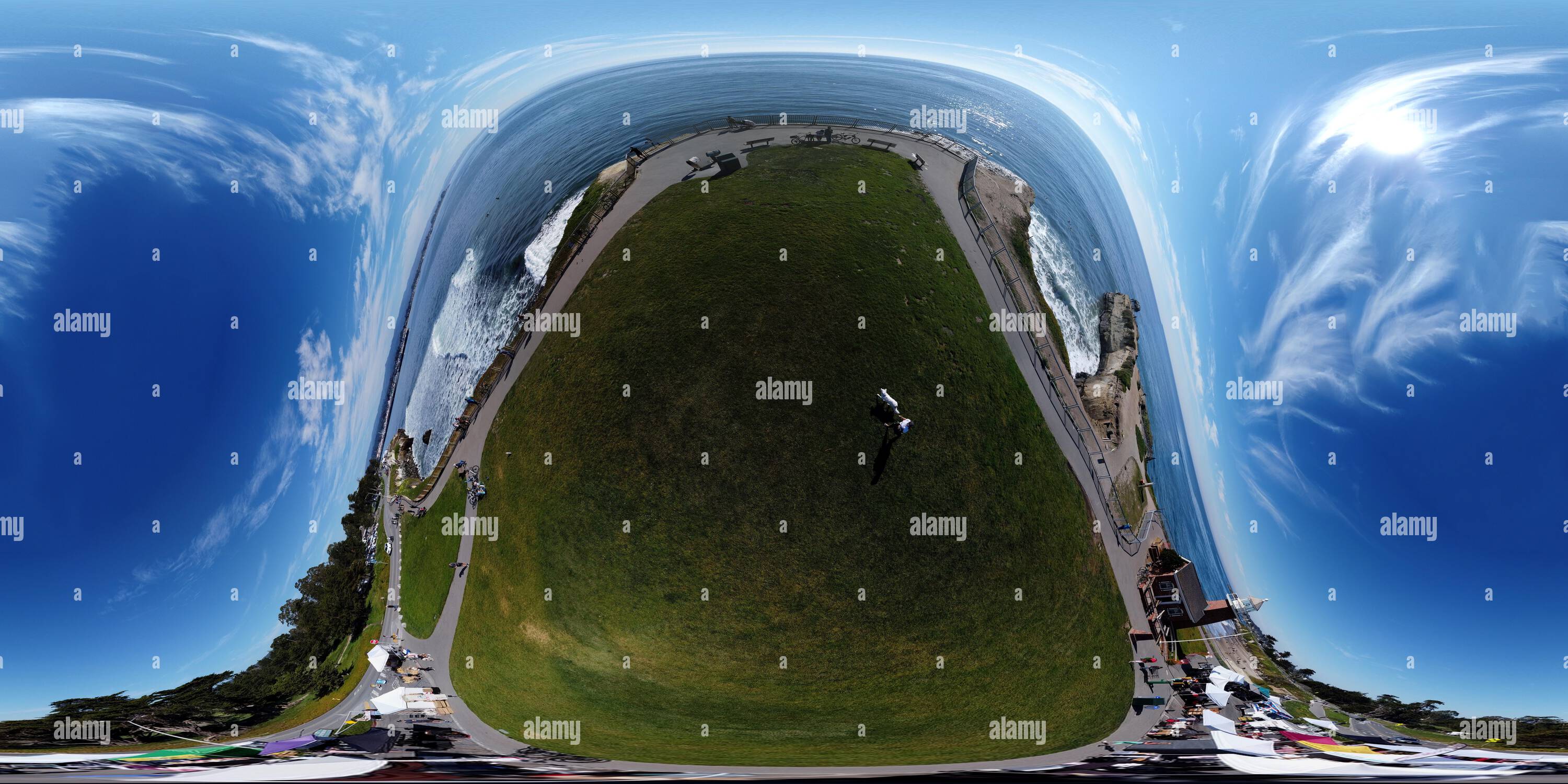 360° view of Lighthouse and Grassy Field - Alamy
