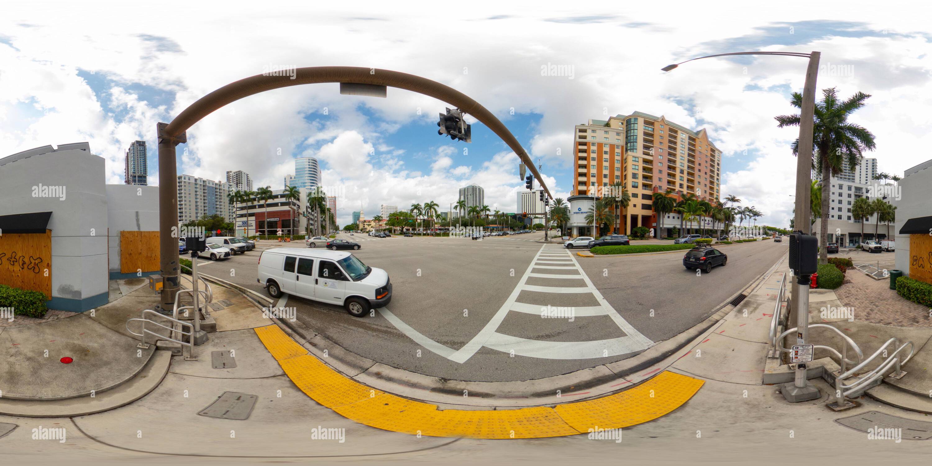 360° view of Fort Lauderdale, FL, USA - August 25, 2023: Downtown fort ...
