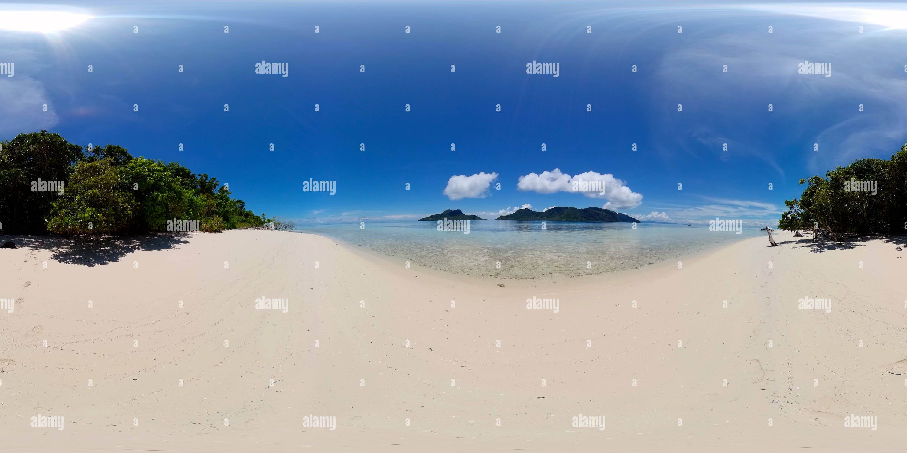 360° view of Beautiful sandy beach. Equirectangular panoramic - Alamy