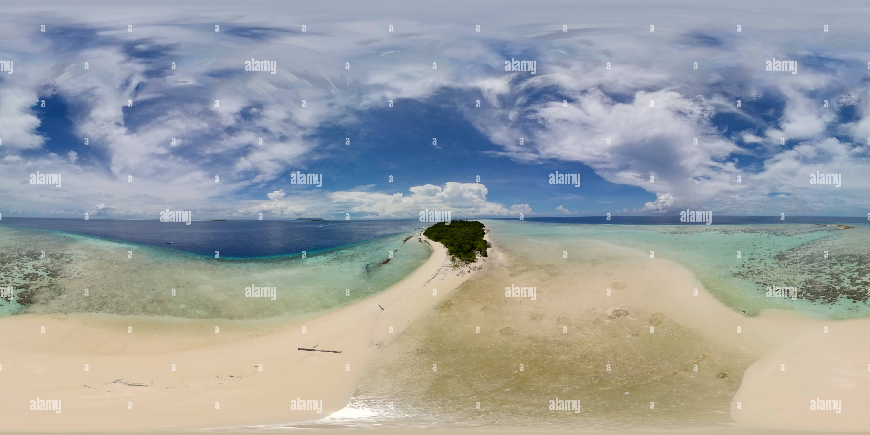360° view of Top view of a beautiful sandy beach. Virtual Reality 360 ...