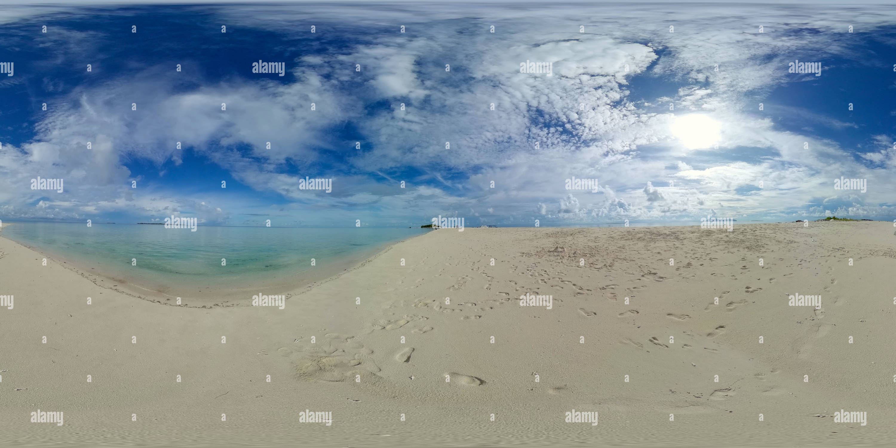 360° view of Beautiful sandy beach and blue sea. 360-Degree view - Alamy