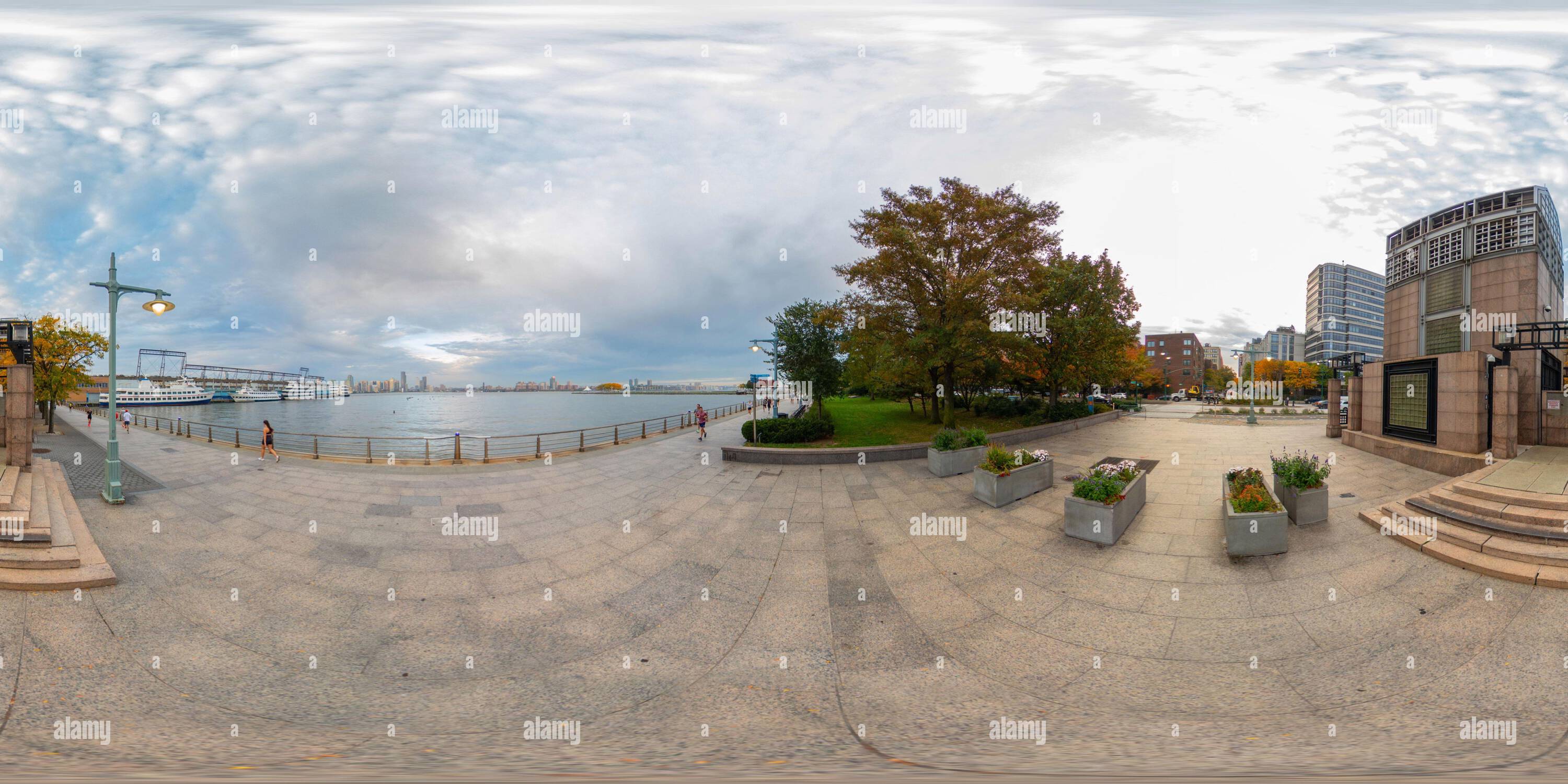 360° view of New York, NY, USA - October 27, 2023: 360 vr photo Empire ...