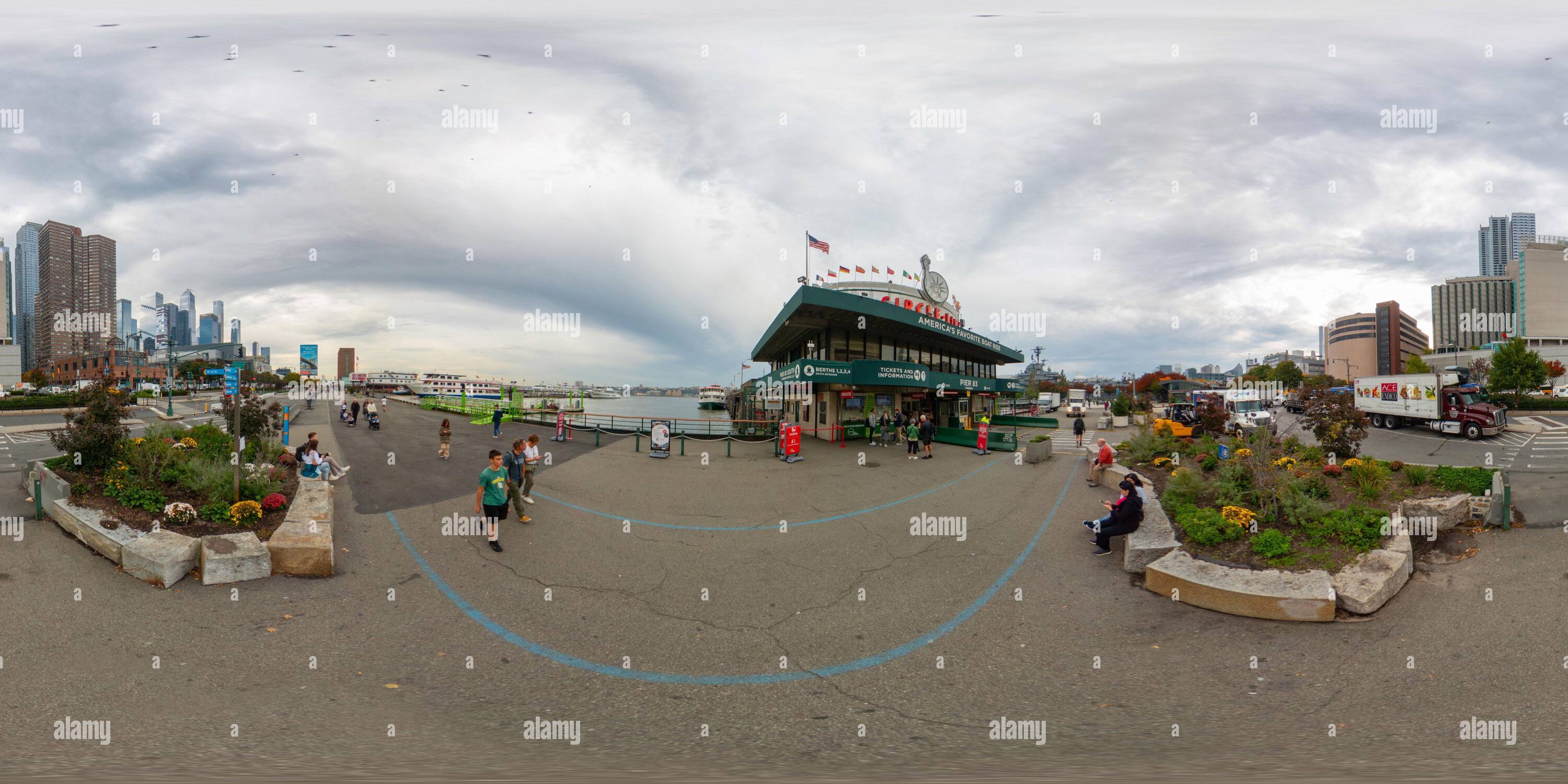 360° view of New York, NY, USA - October 27, 2023: Stock photo Circle ...