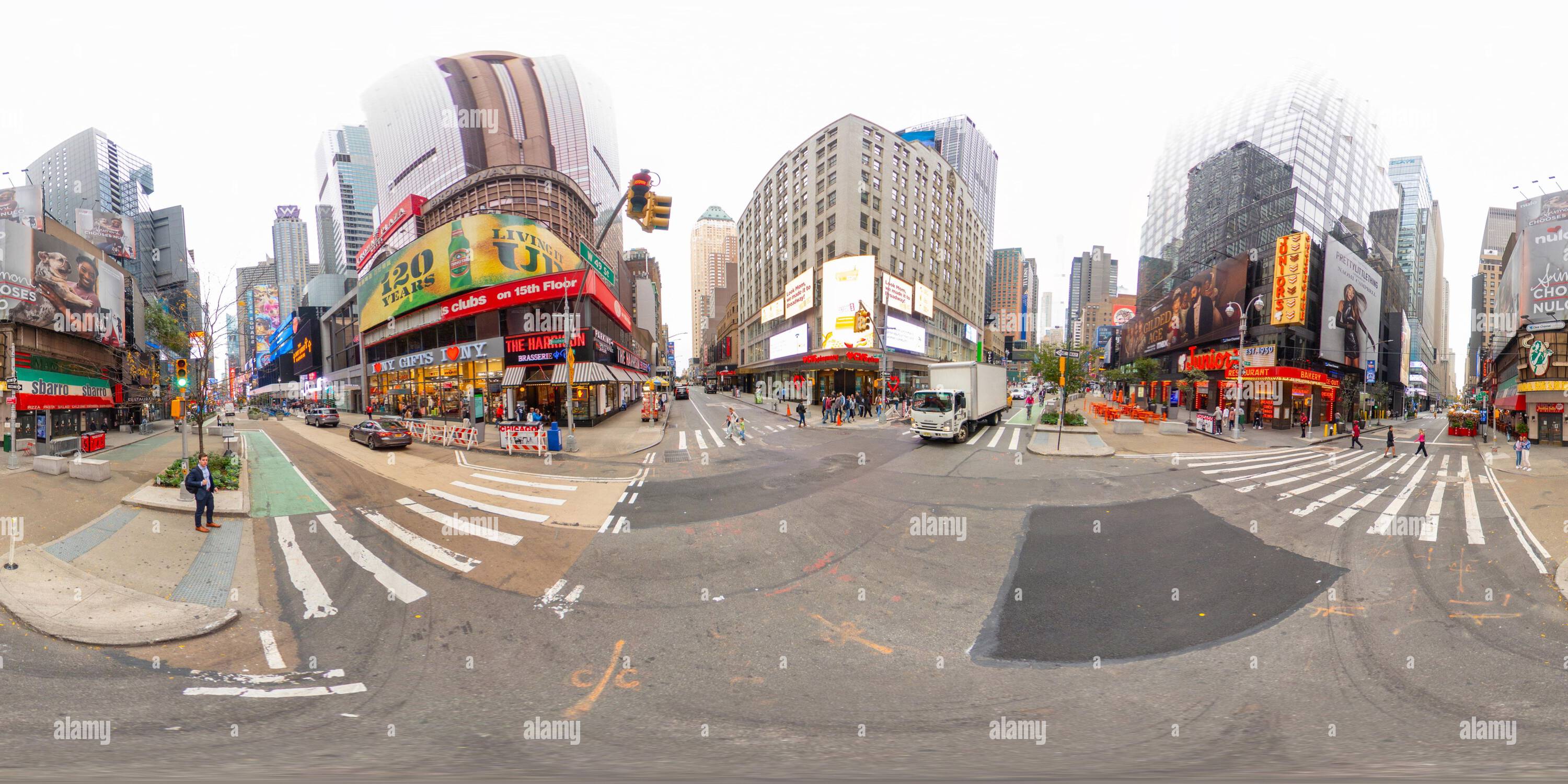 360° view of New York, NY, USA - October 27, 2023: Street scene NYC ...