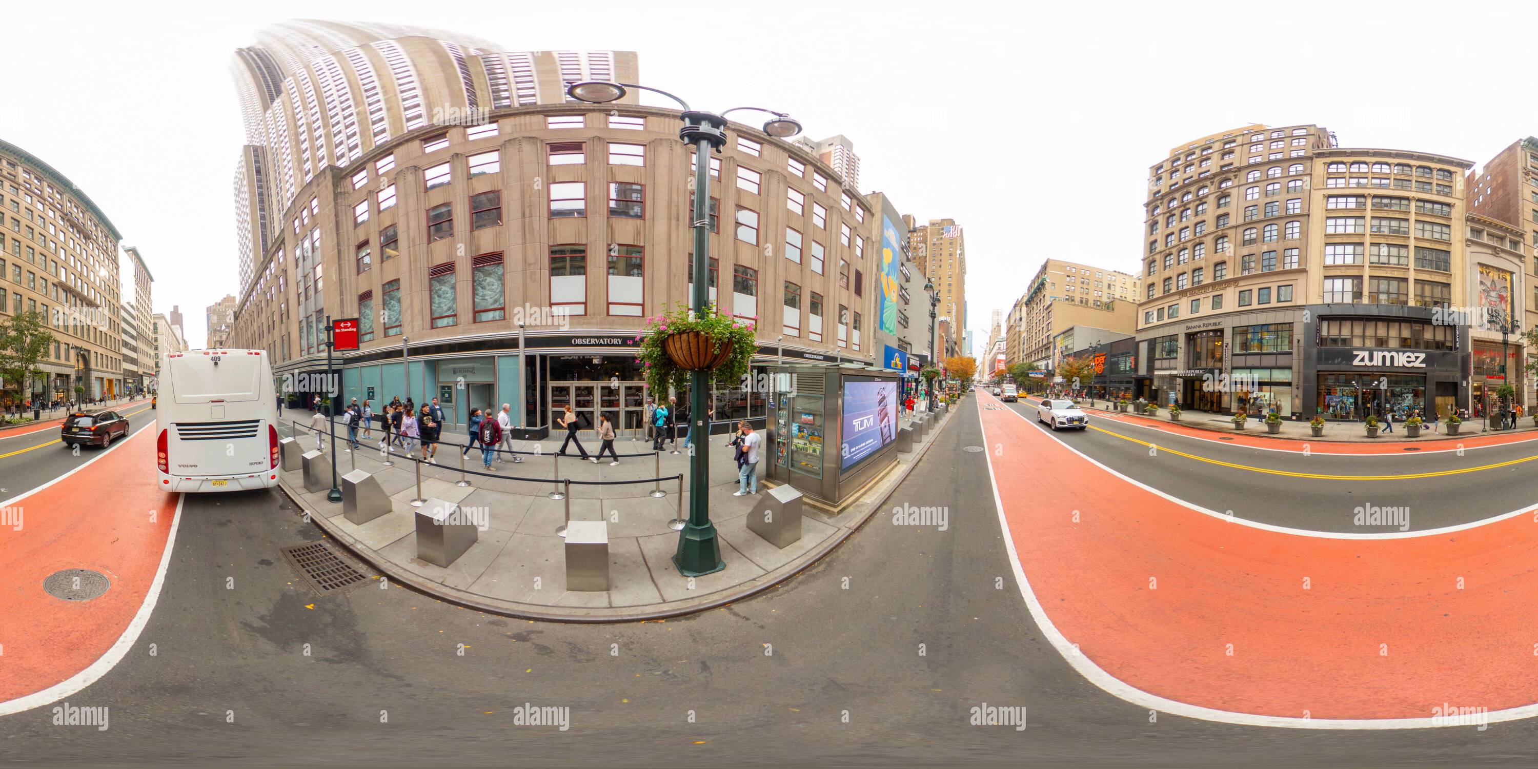 360° view of New York, NY, USA - October 27, 2023: Street view Empire State Building New York ...