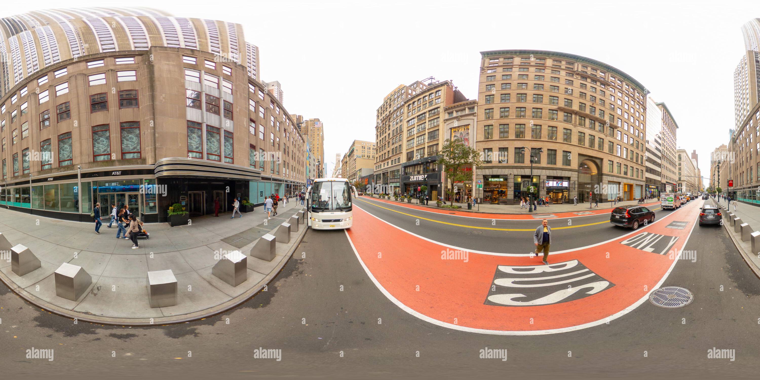 360° view of New York, NY, USA - October 27, 2023: Street view Empire State Building New York ...