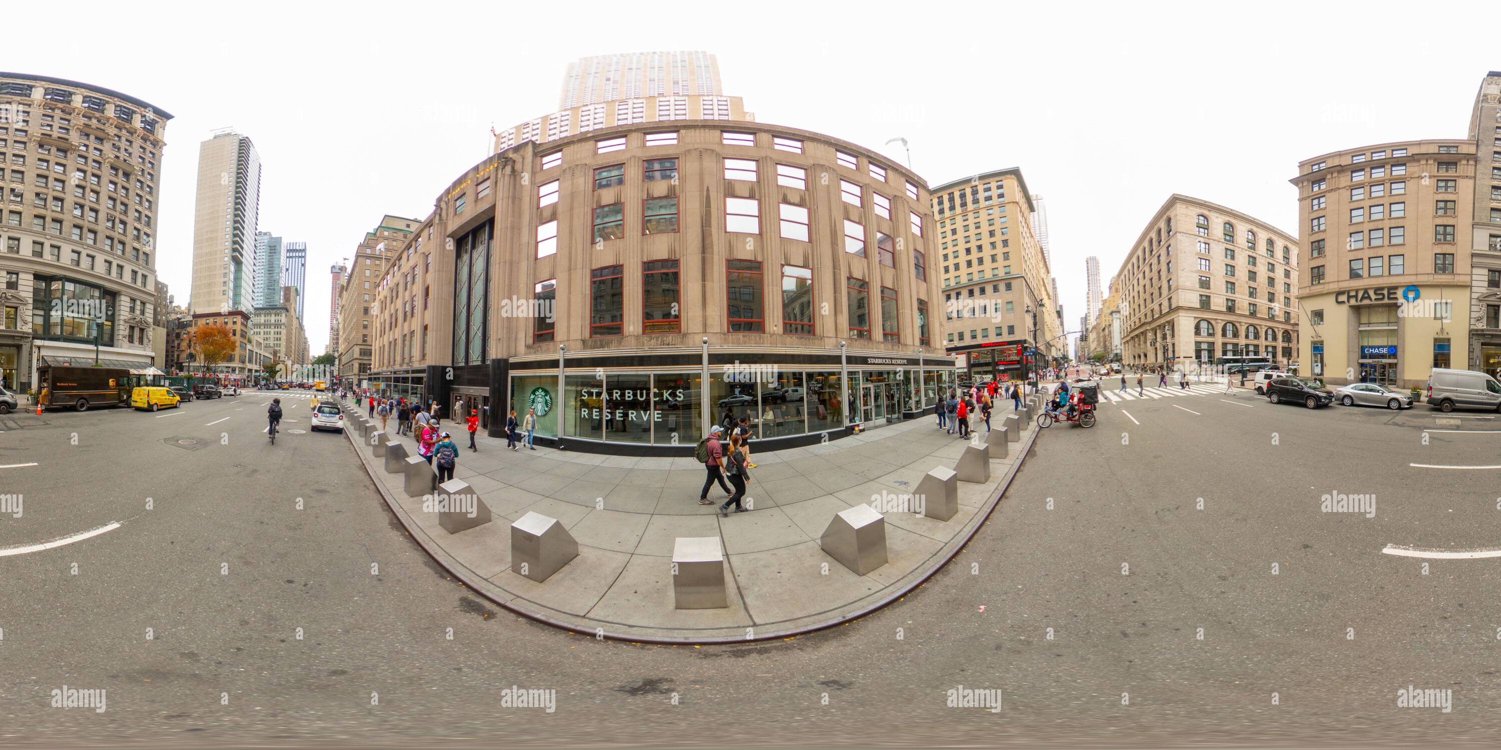 360° view of New York, NY, USA - October 27, 2023: Street view Empire ...