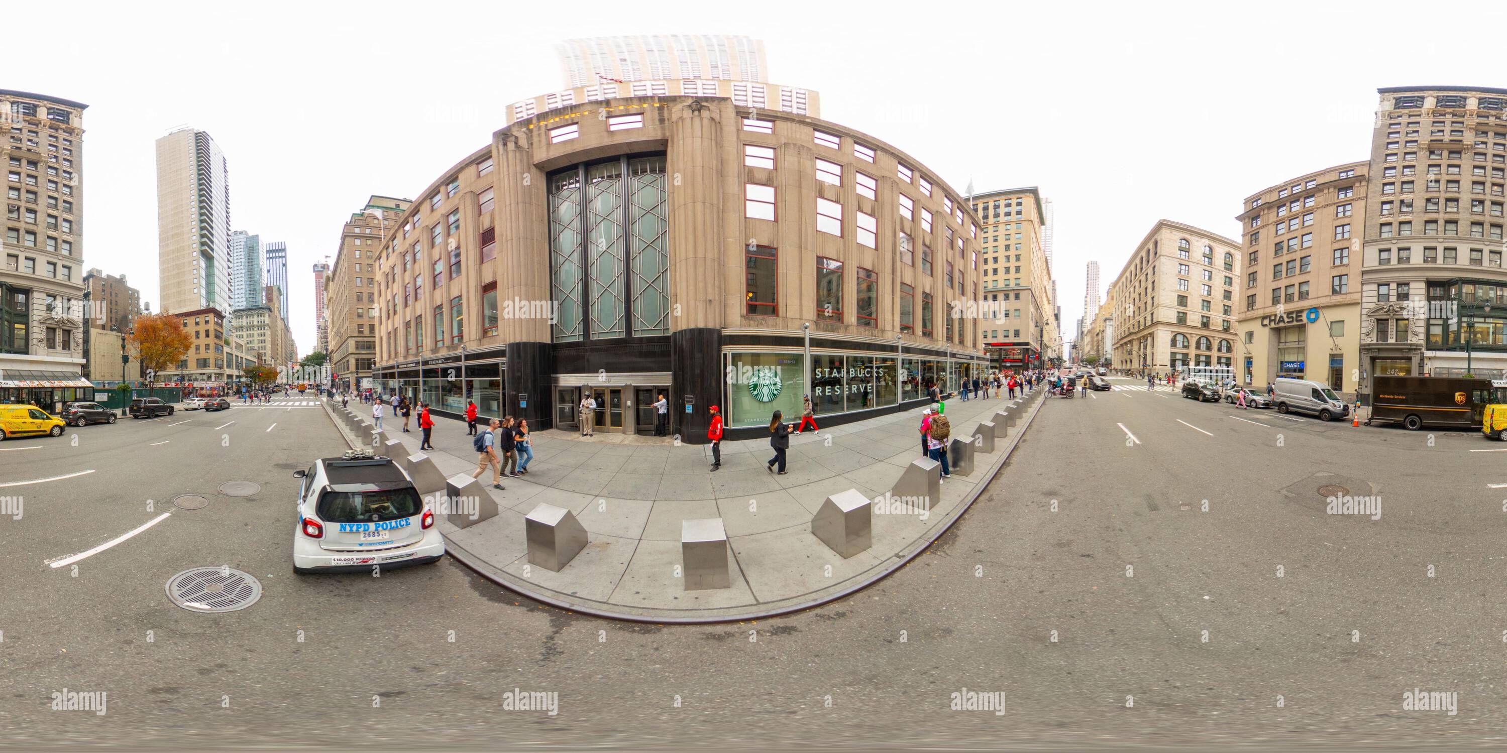 360° view of New York, NY, USA - October 27, 2023: Street view Empire ...