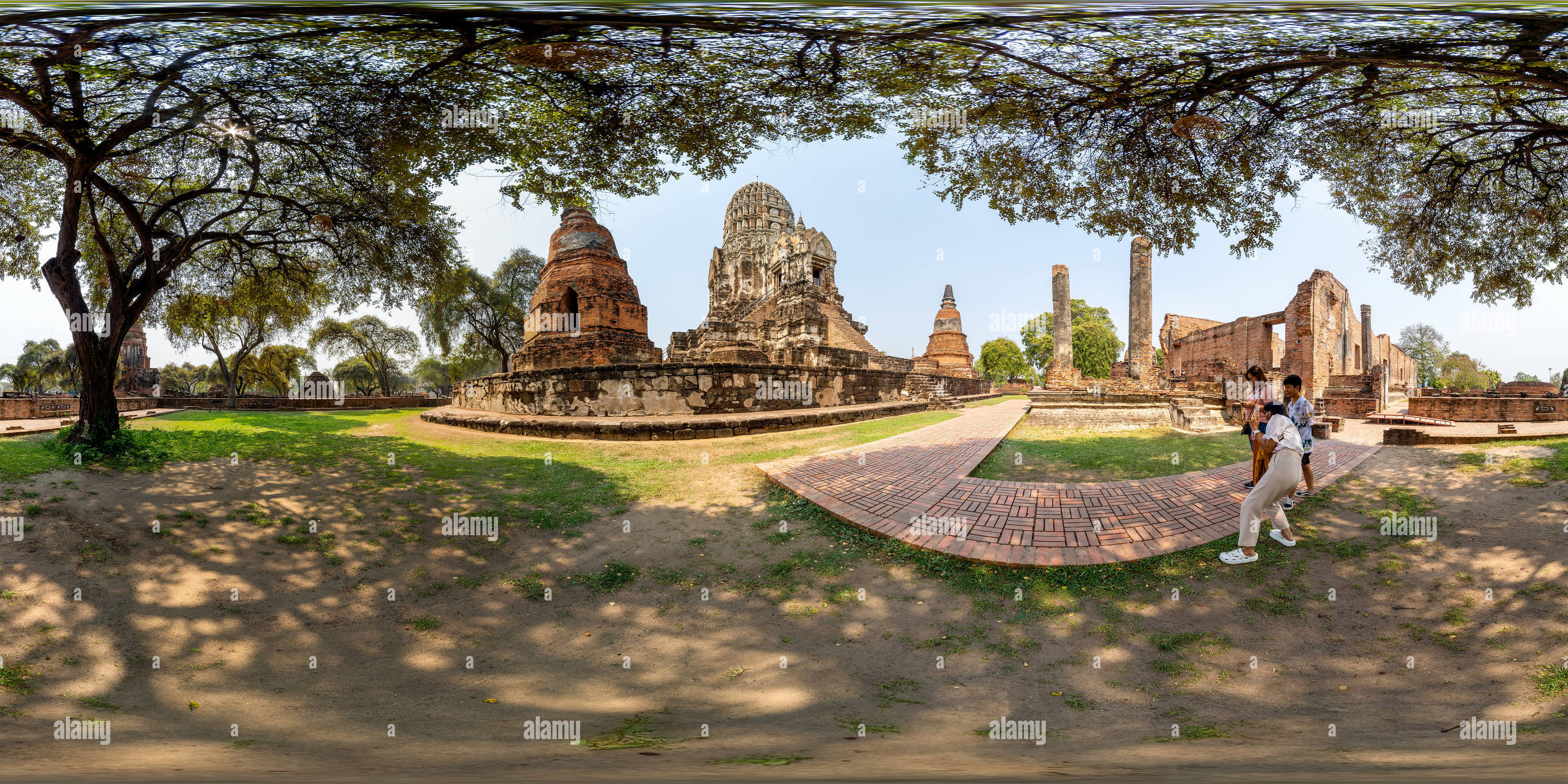 360° view of Ayutthaya Wat Ratcha Burana I - Alamy