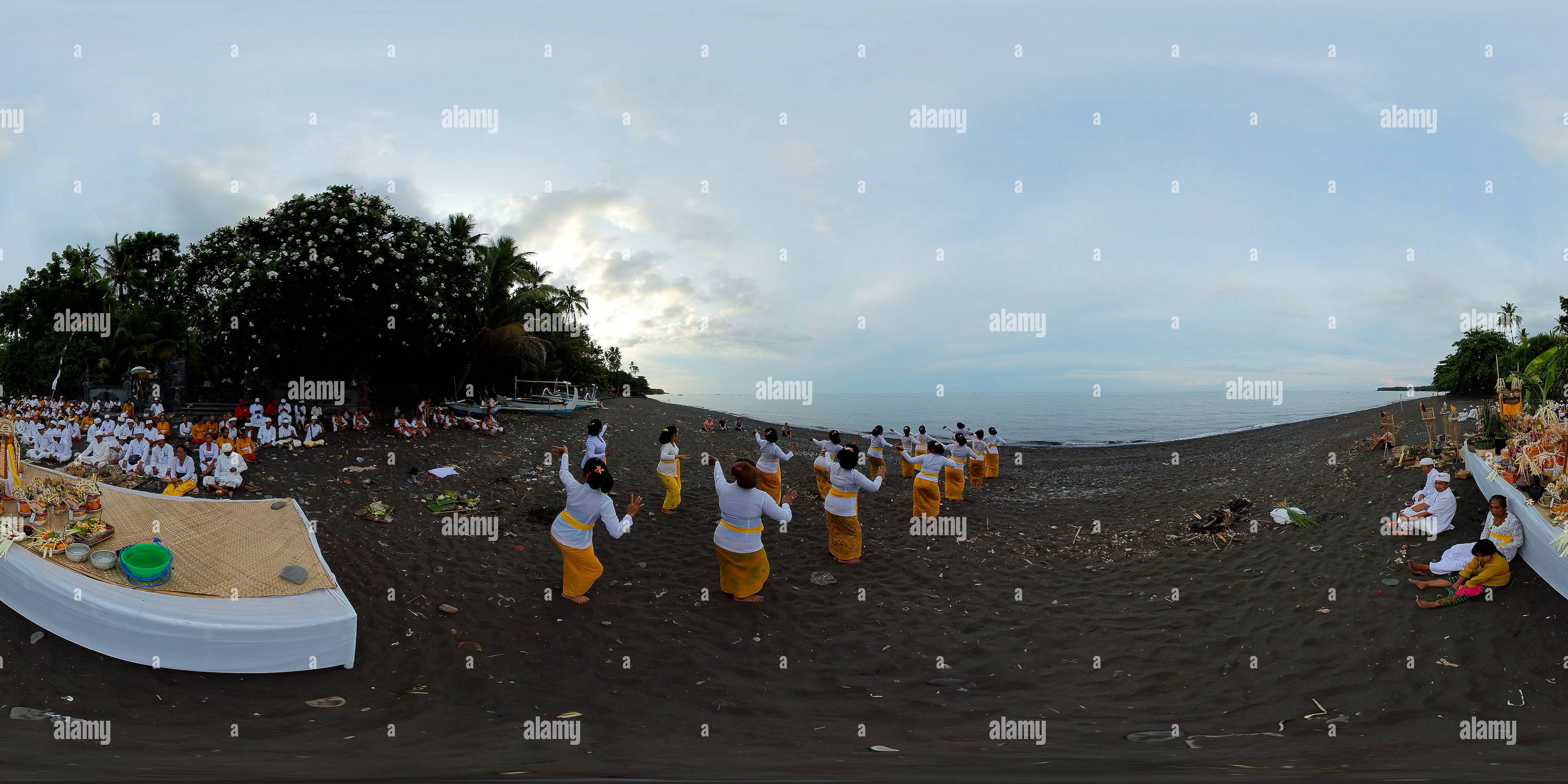 360° view of Religious ceremony in Bali - Alamy