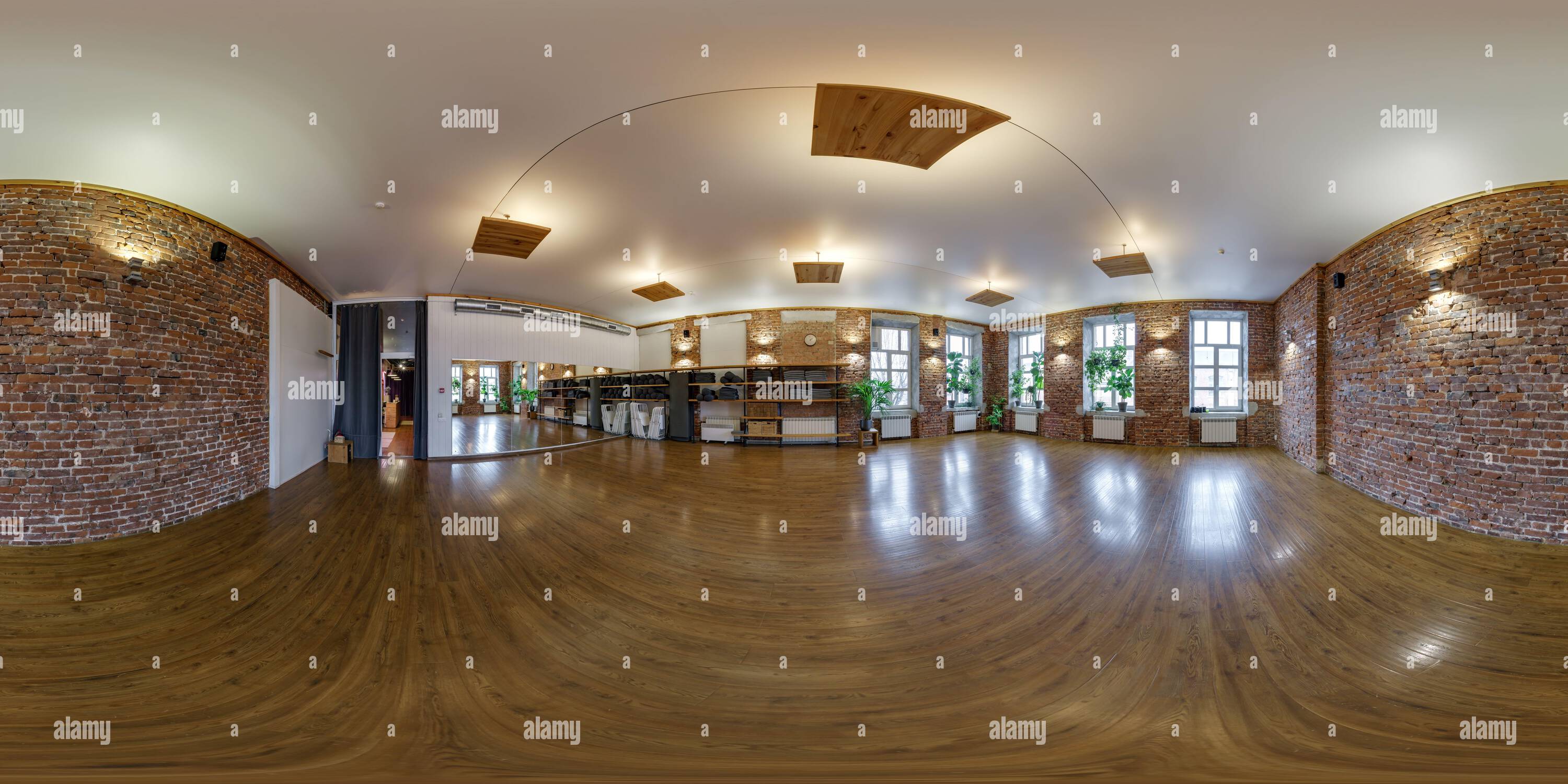 Empty studio loft red brick hi-res stock photography and images - Alamy