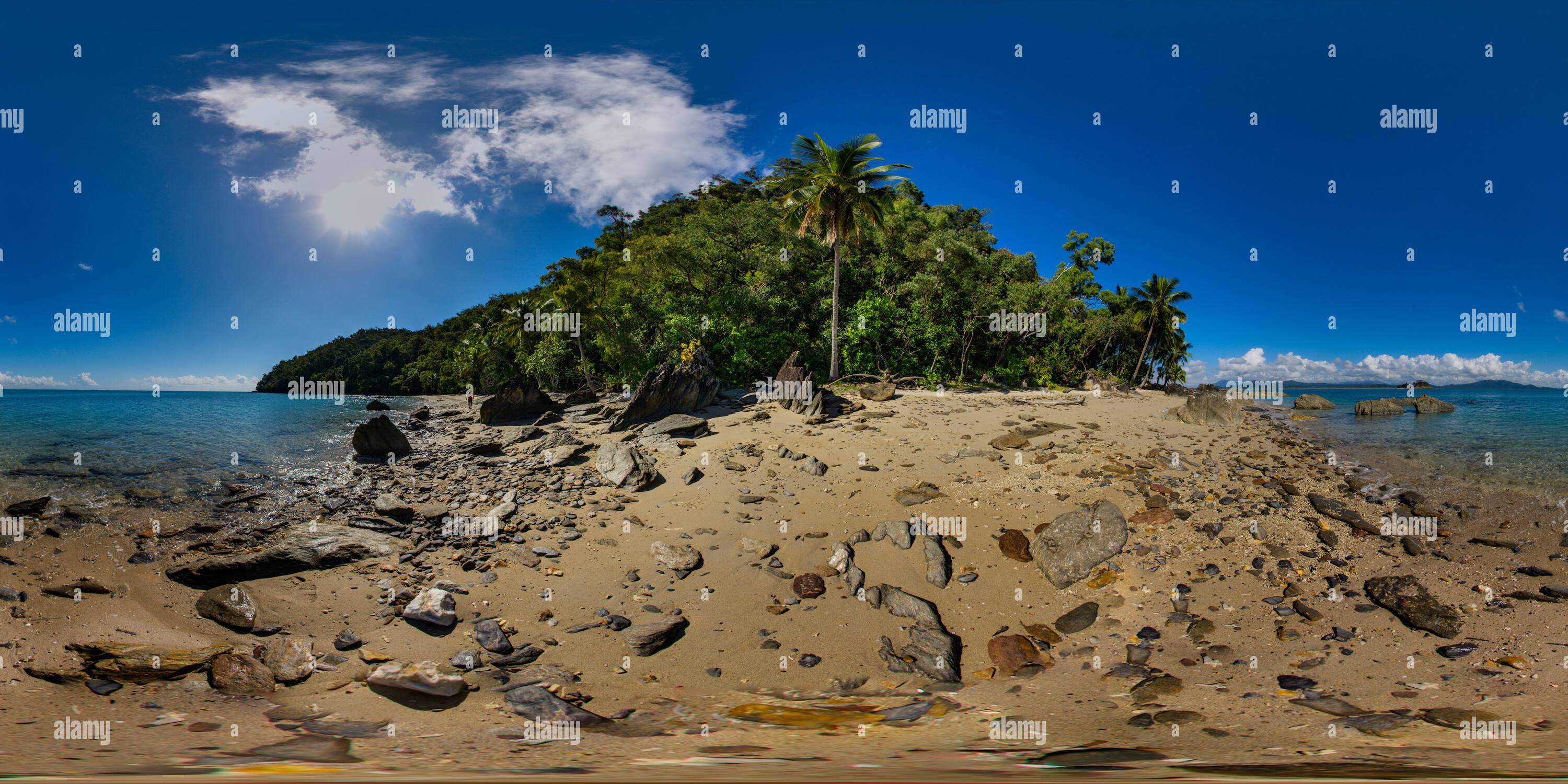 360° view of Muggy Muggy Beach Dunk Island Queensland Australia - Alamy