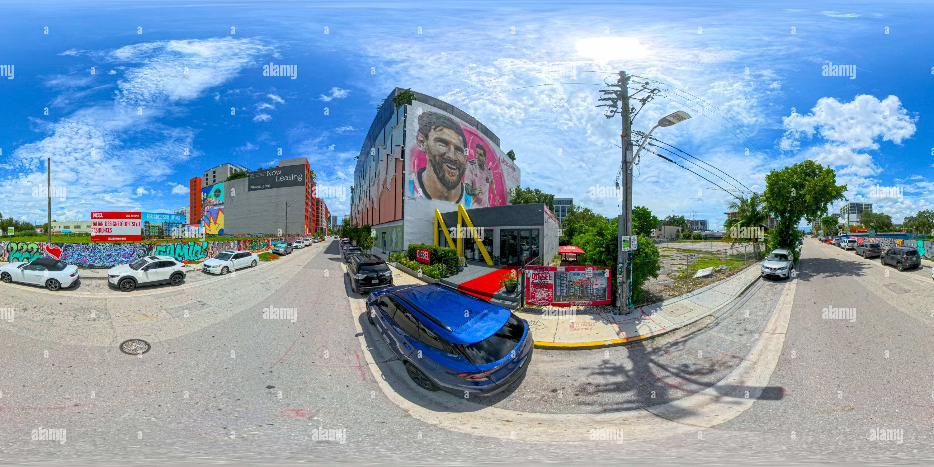 360° view of Miami, FL, USA - August 25, 2024: Welcome sign Miami ...