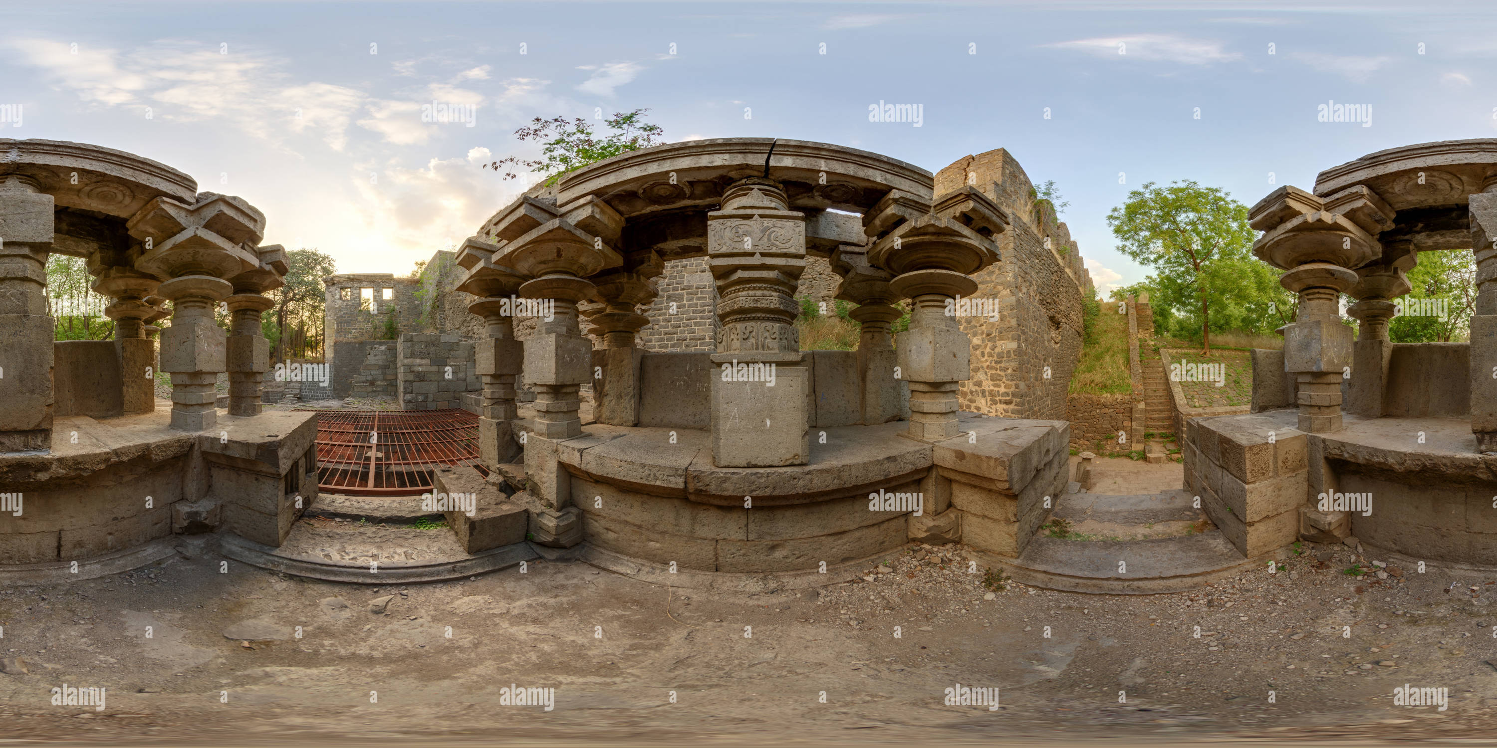 360° view of An Unknown Hindu Temple Ruin, Maharashtra, India - Alamy