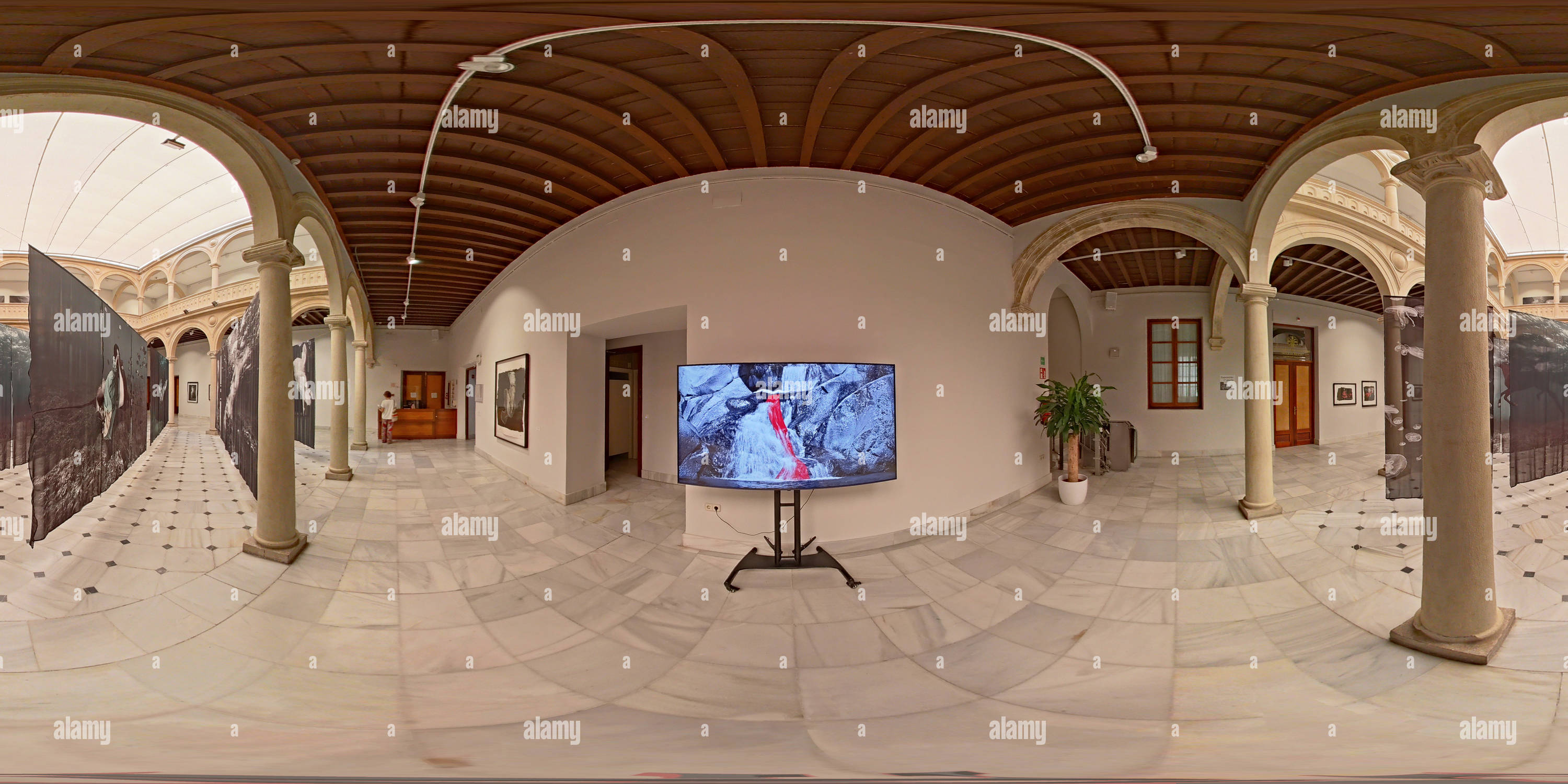 360° view of 360 report of Isabel Muñoz's exhibition, entitled WATER ...
