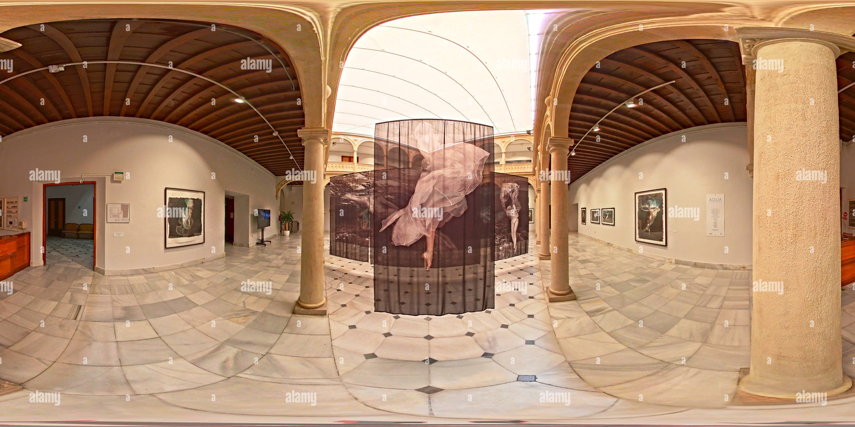360° view of 360 report of Isabel Muñoz's exhibition, entitled WATER ...