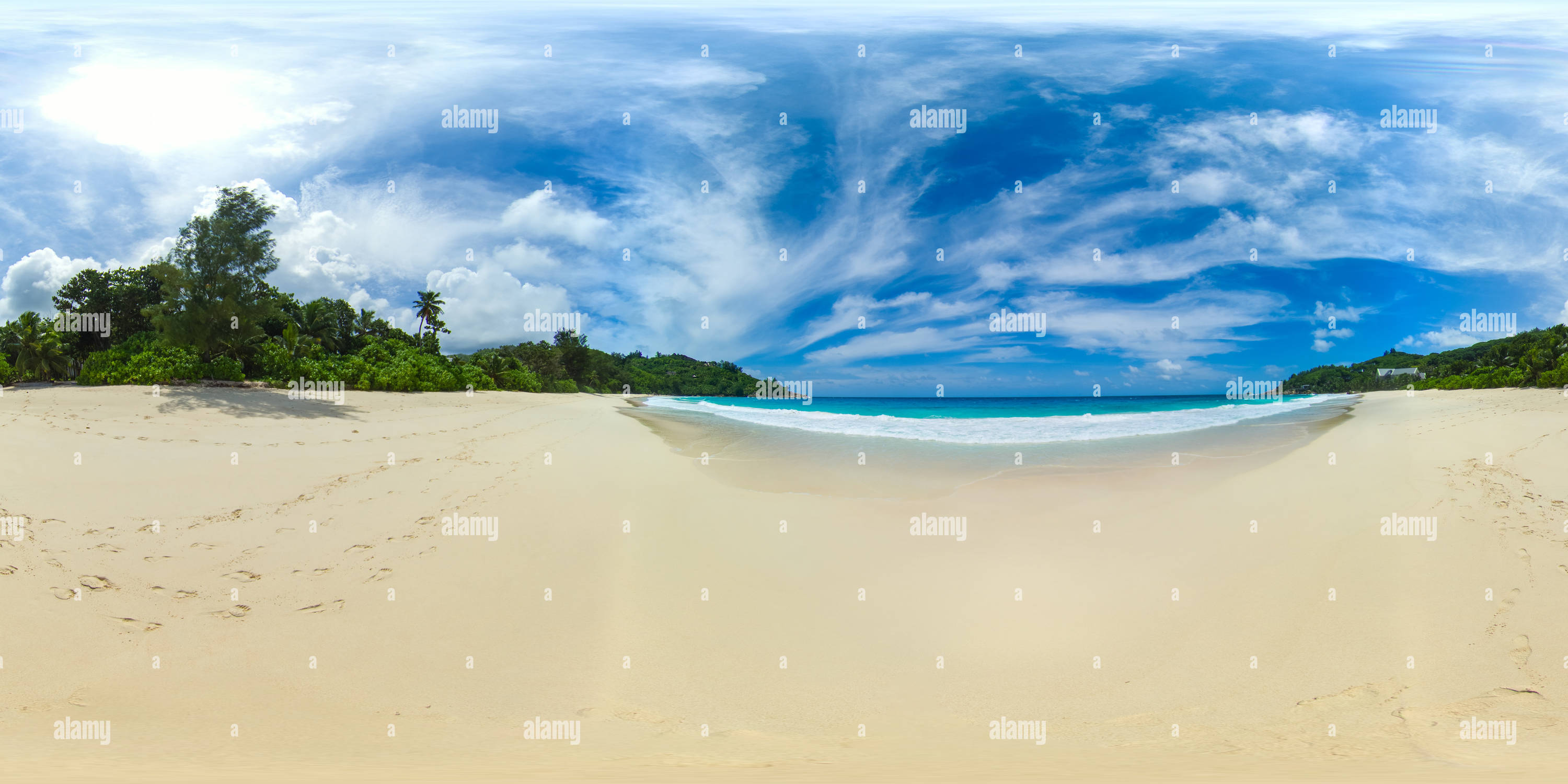 360° view of Expansive beach with turquoise waves. Mahe, Seychelles - Alamy